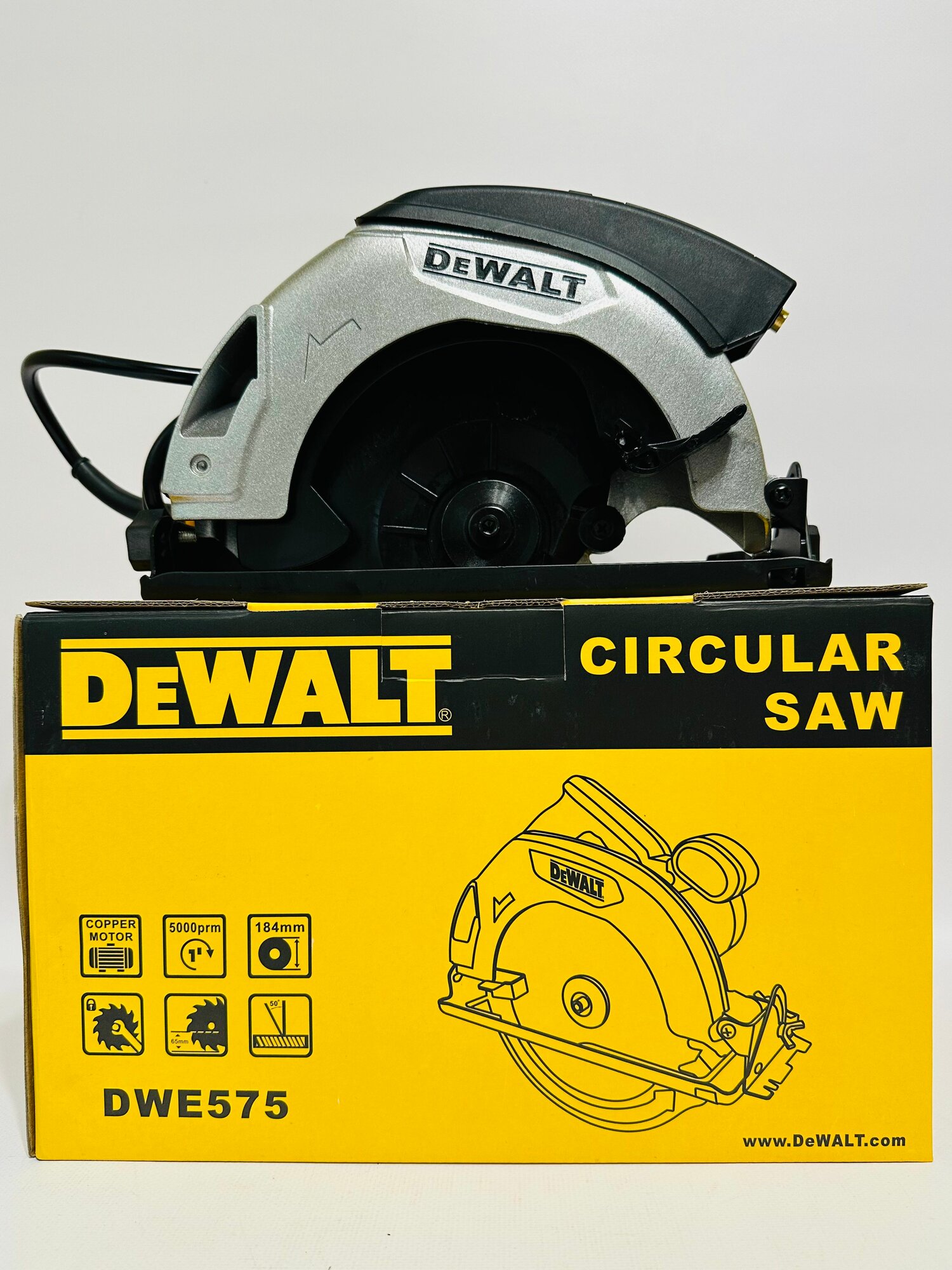 Пила циркулярная DeWalt сетевая 1800W