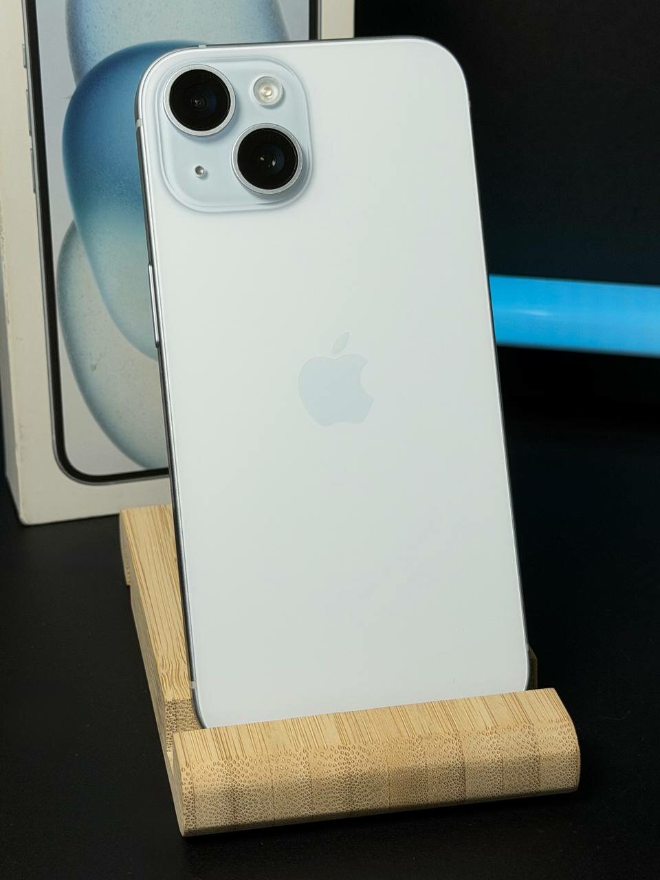 Смартфон Apple iPhone 15, 256 ГБ, nano-SIM + eSIM, голубой