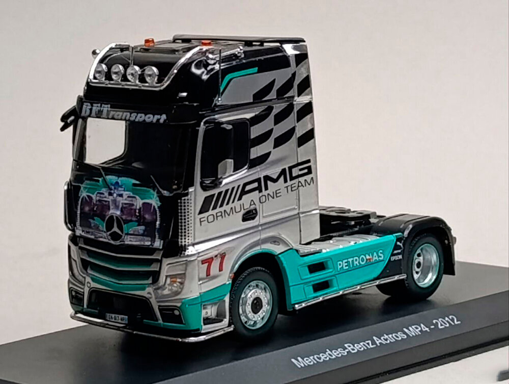 Модель коллекционная HACHETTE Mercedes actros MP4 "amg petronas F1 team" 1:43
