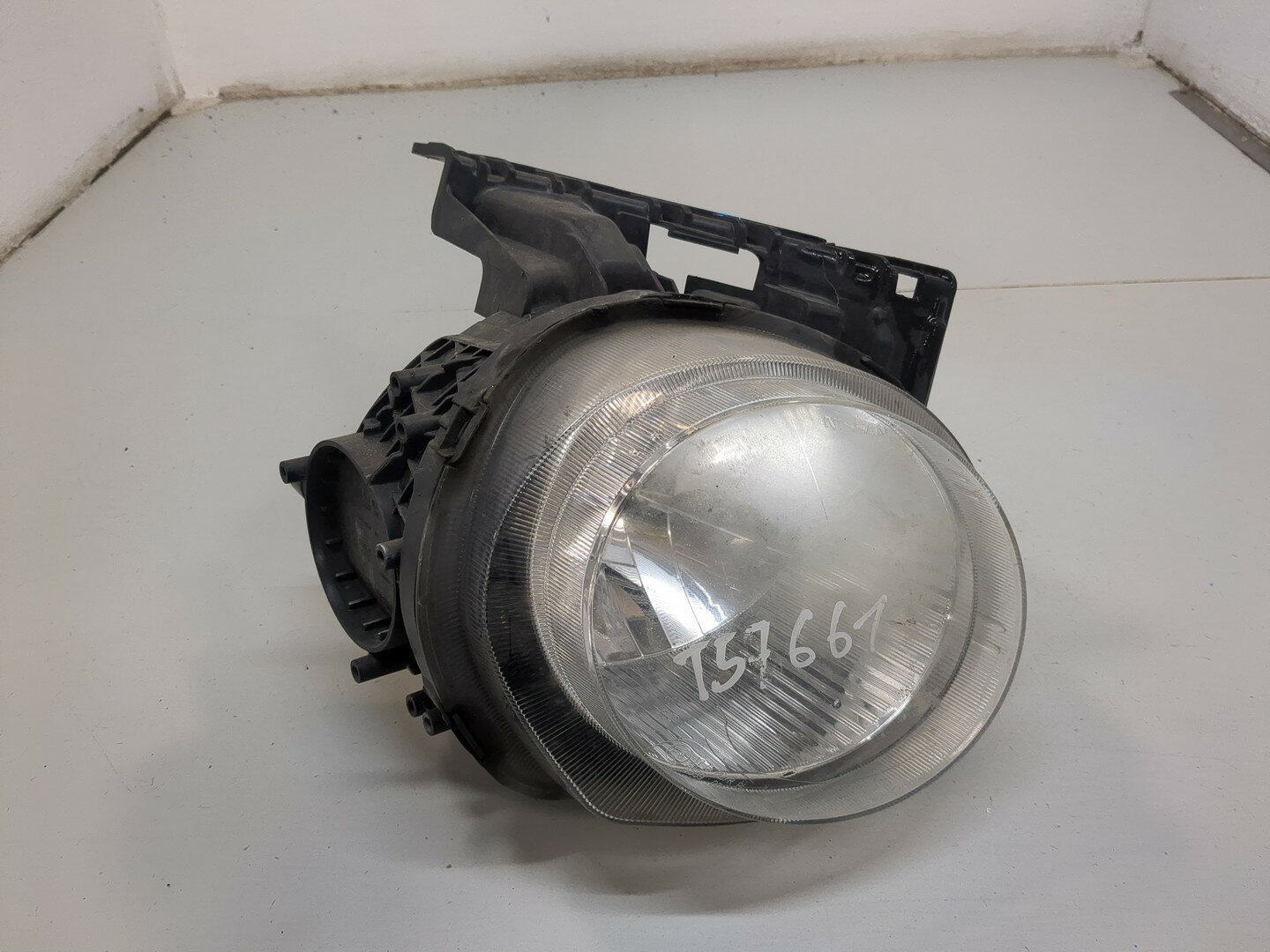 Фара (передняя) правая Nissan Juke Б/У