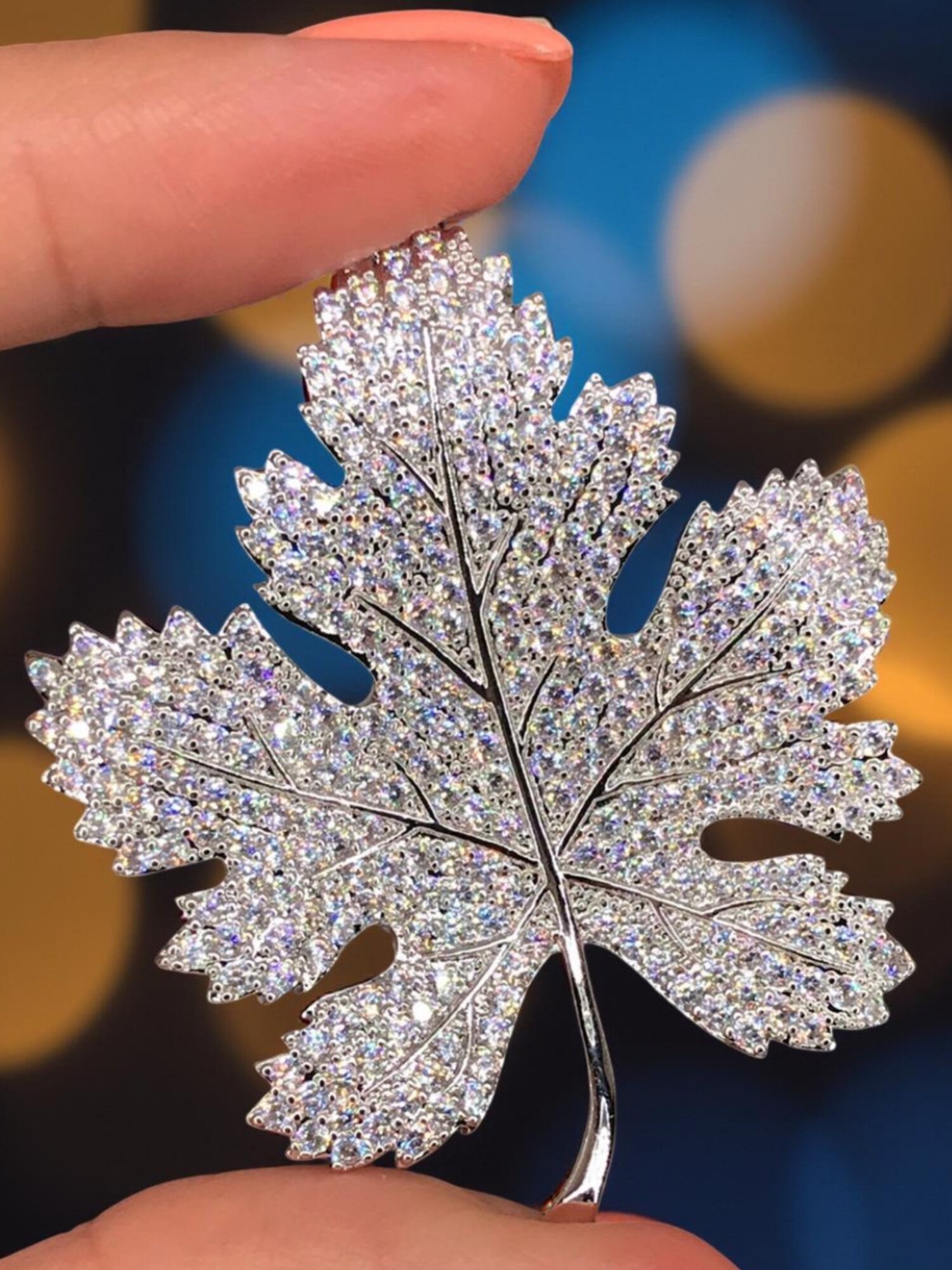 Брошь, циркон