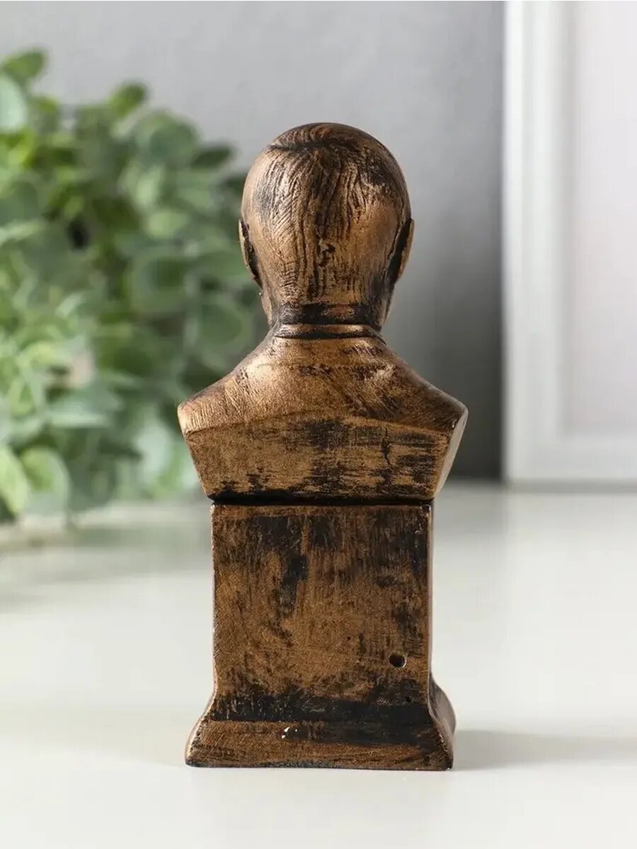 Эксклюзивный бюст политика, 12х5.5х4.5 см
