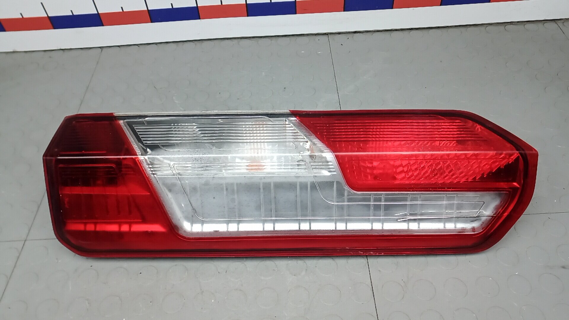 Фонарь задний левый FORD TRANSIT 8