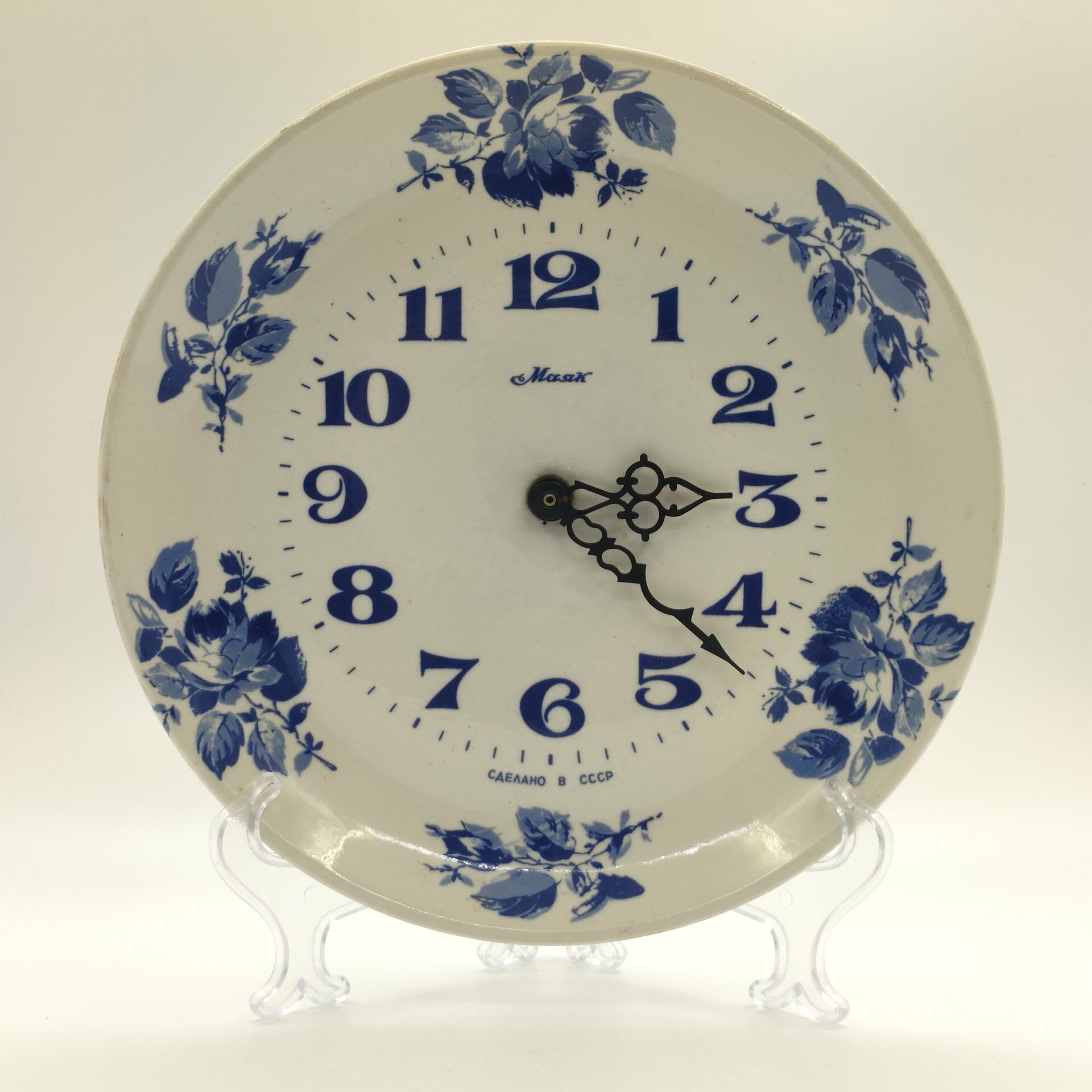 Часы настенные с изображением роз, фарфор, деколь, металл, пластик