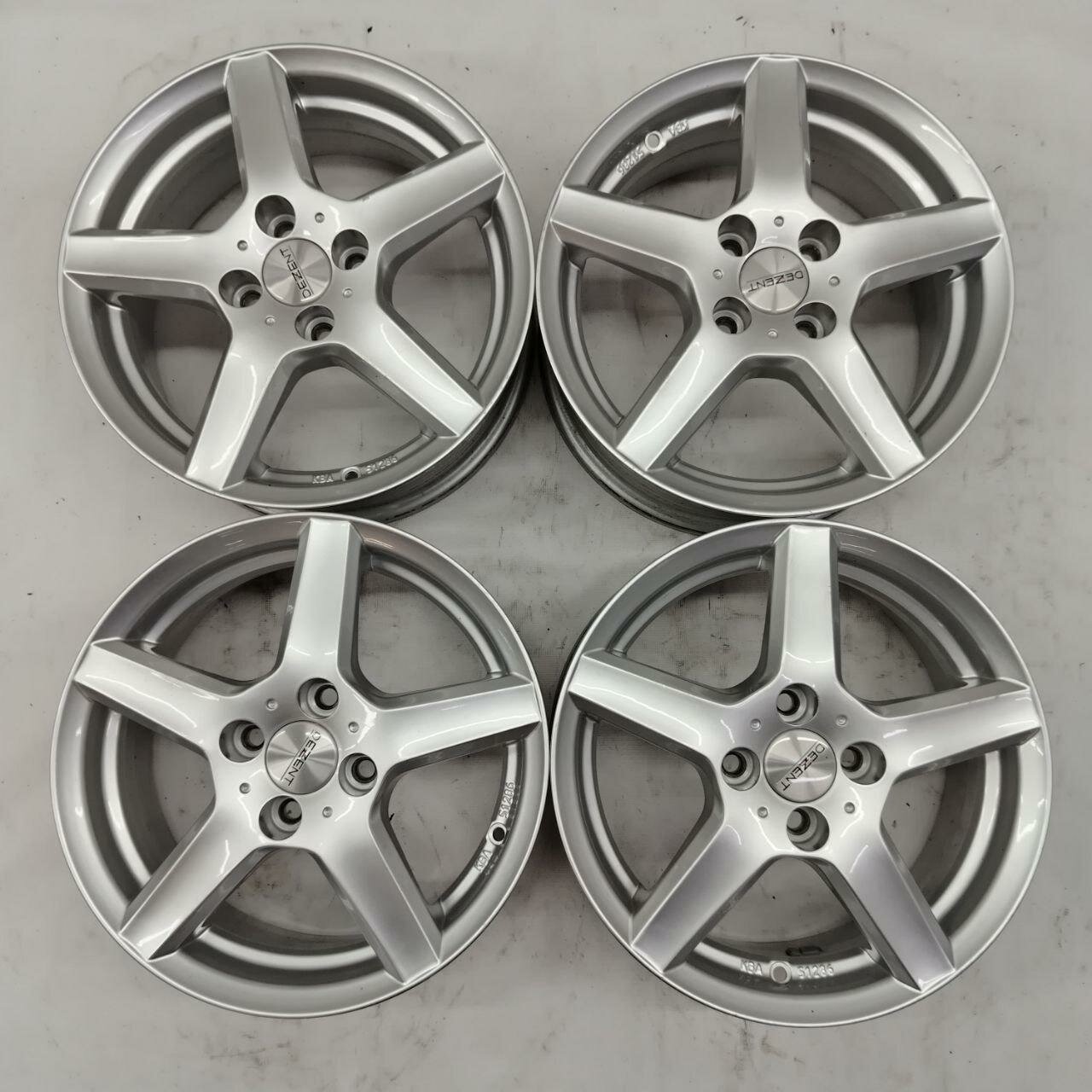 Колесные диски Dezent 15x6 PCD 4x100 D54.1 ET46 (Реплика)