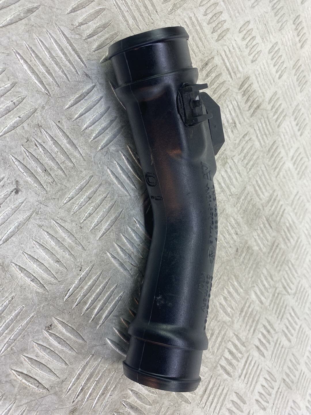 Патрубок интеркулера Volkswagen Sharan 2-й рест. (2003 - 2010) 7M3145957F