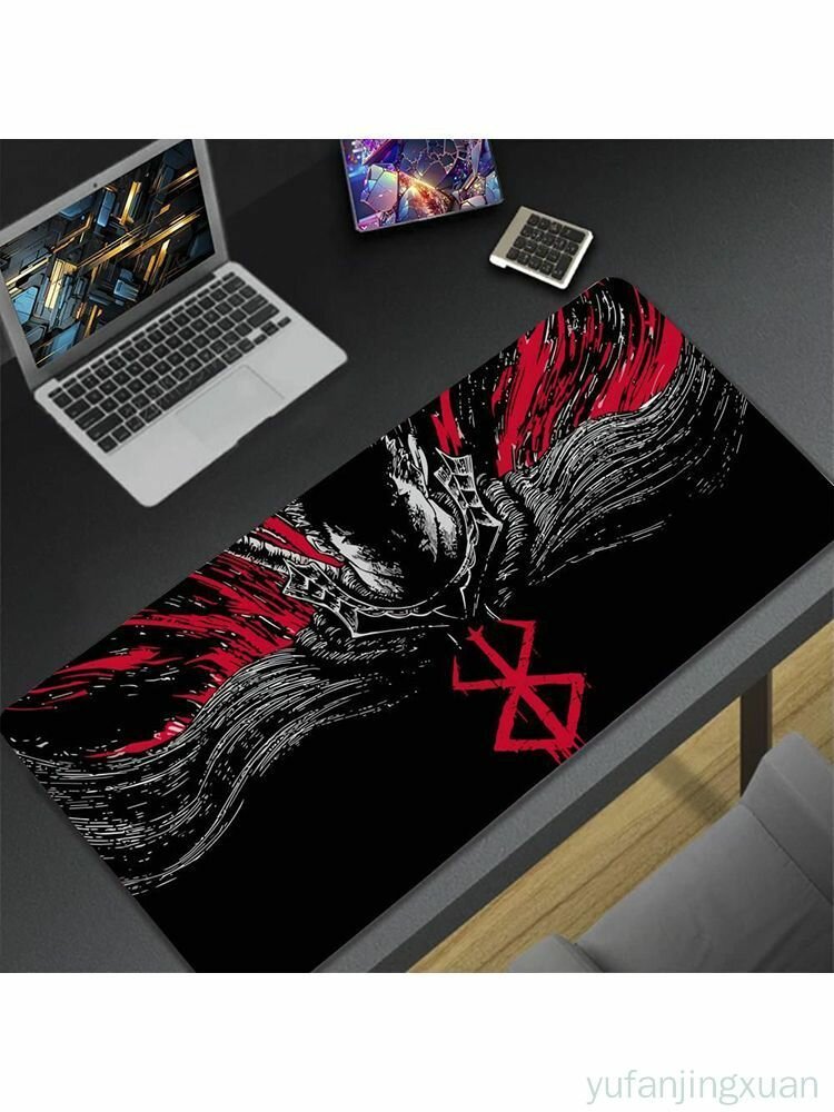 Эксклюзивный коврик для мыши с самурайской тематикой из аниме Berserk, выполненный как износостойкое и противообрастающее настольное покрытие.