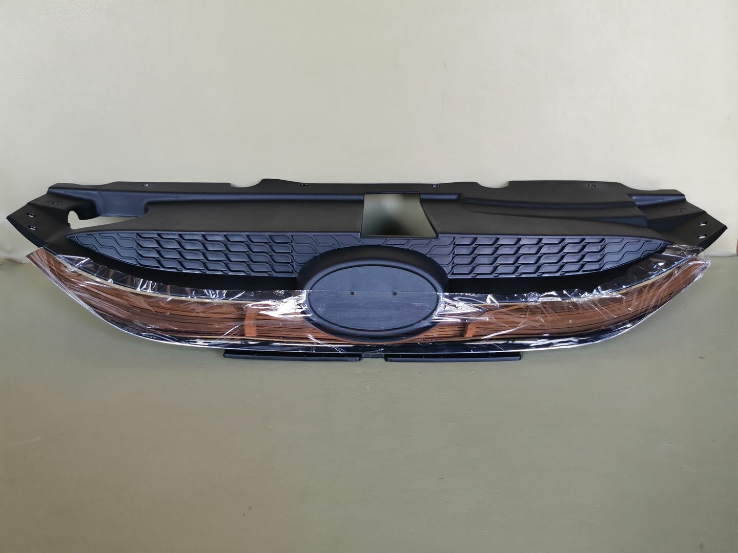 Решетка радиатора для Hyundai ix35 (2010-15гг) AD02-IX3510-007C