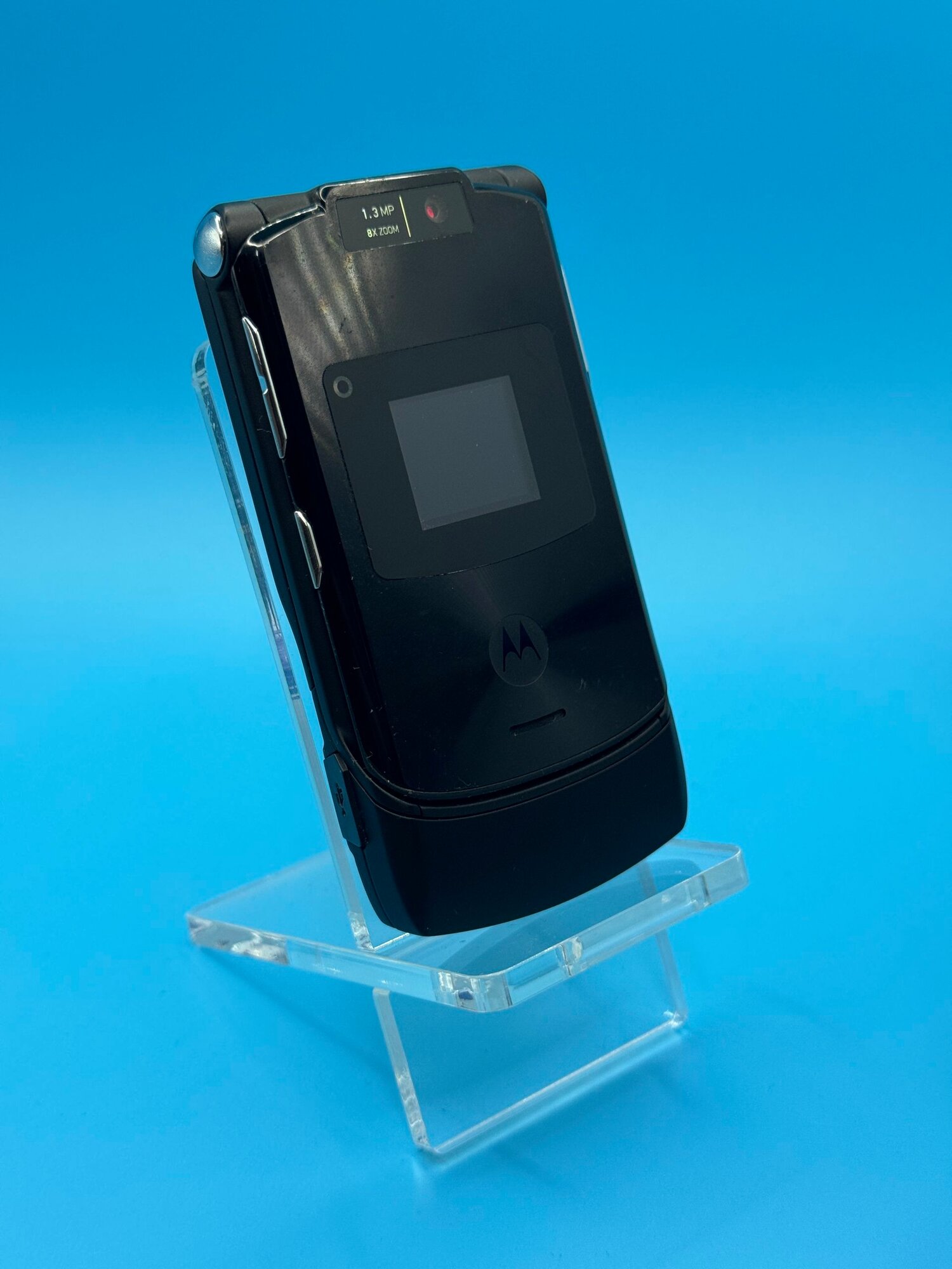 Мобильный телефон Motorola RAZR V3xx