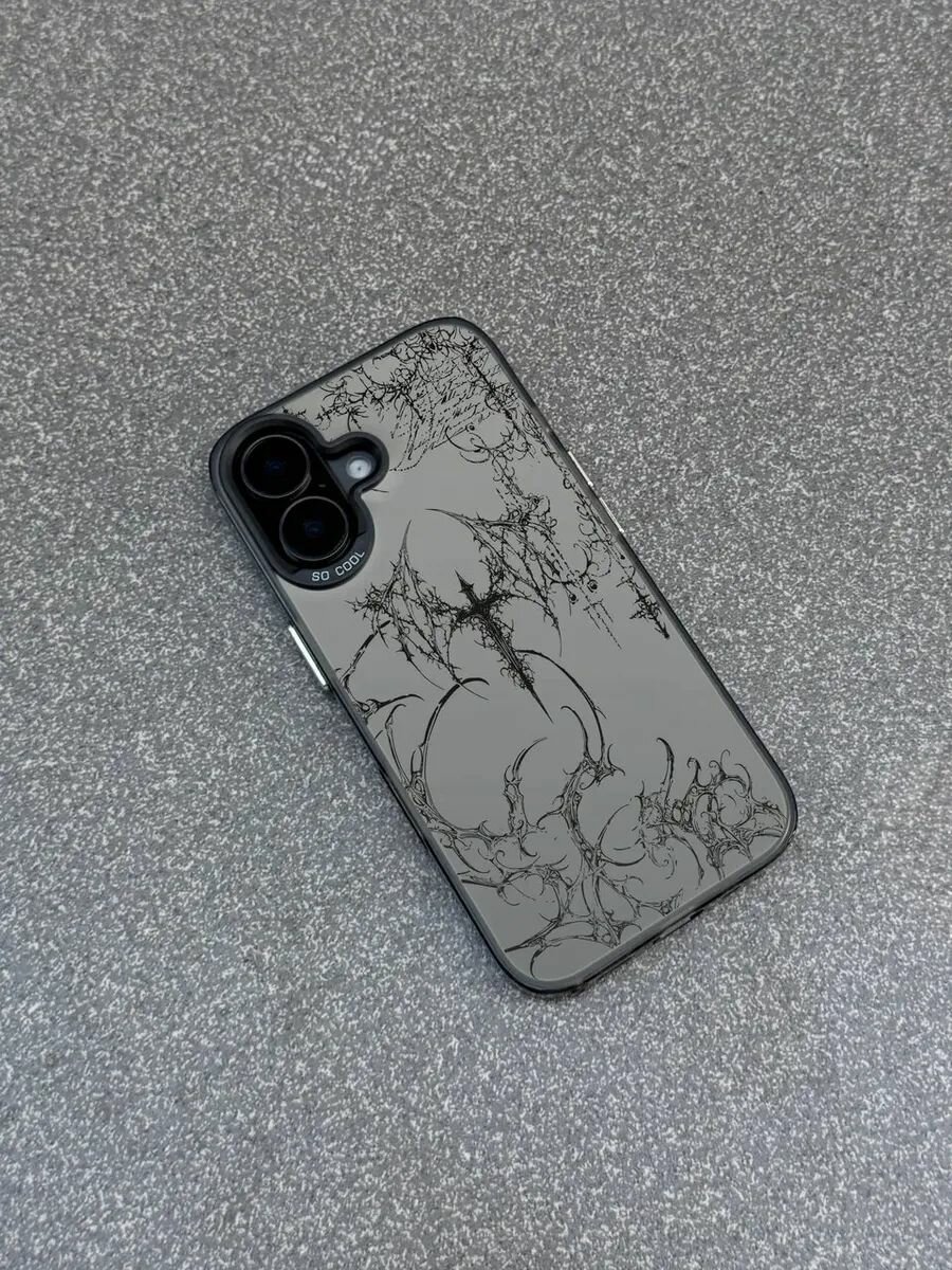 Чехол на iPhone 16 готика — фото 1