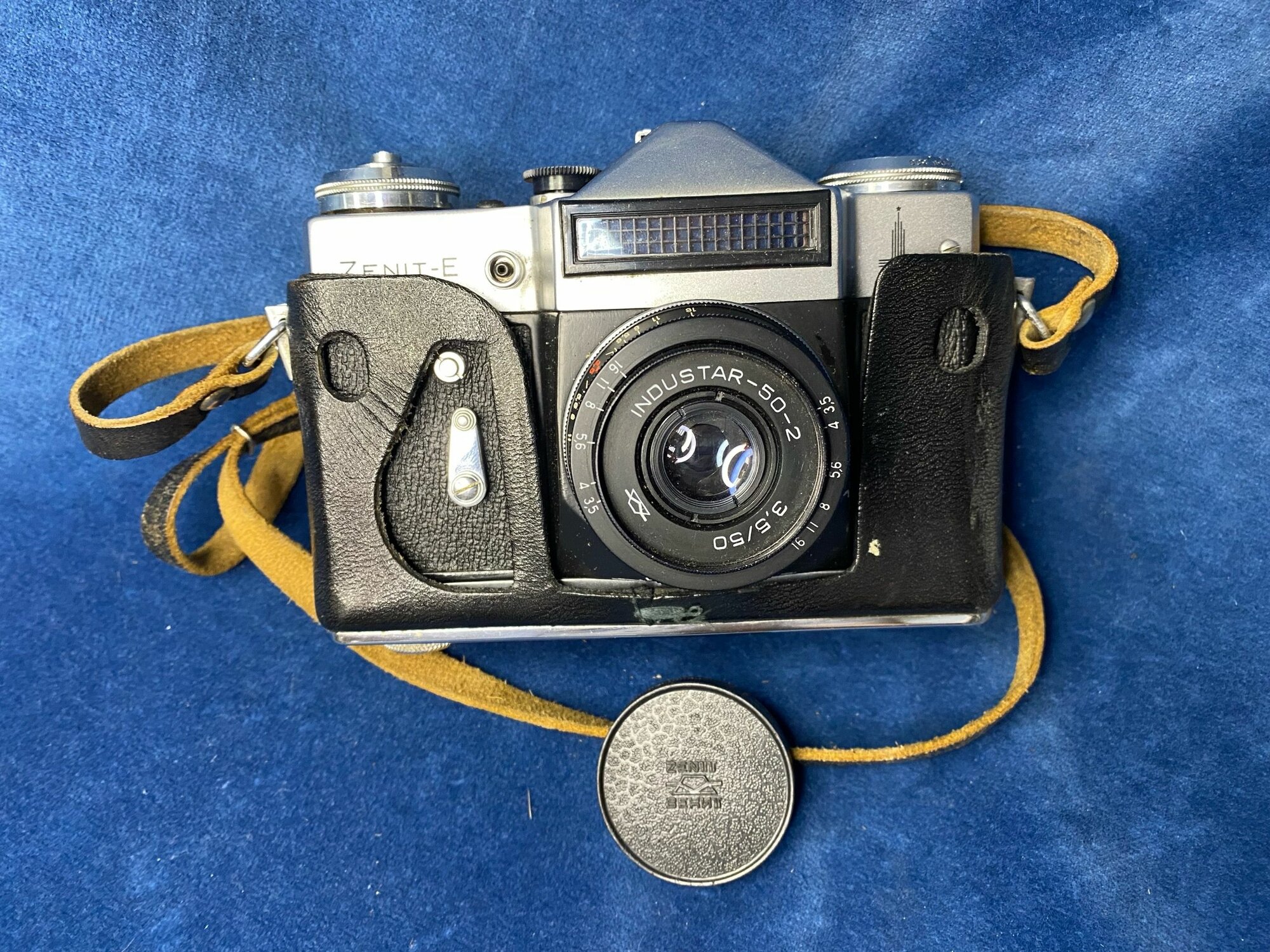 Винтажный советский фотоаппарат Зенит - Е, Индустар - 50 - 2, СССР