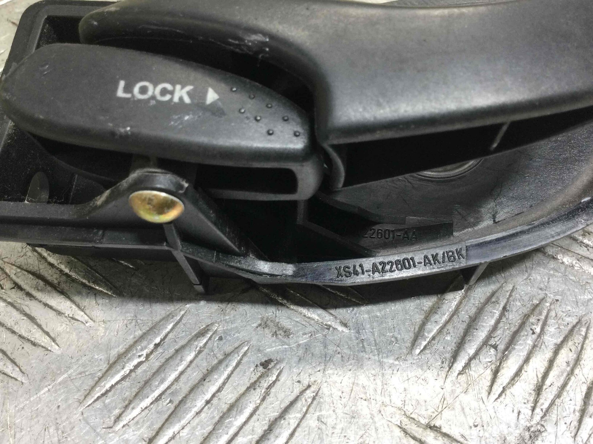Б/У Ручка внутренняя передняя левая Ford Focus 1 поколение [рестайлинг] (2001-2005) 2005 г.