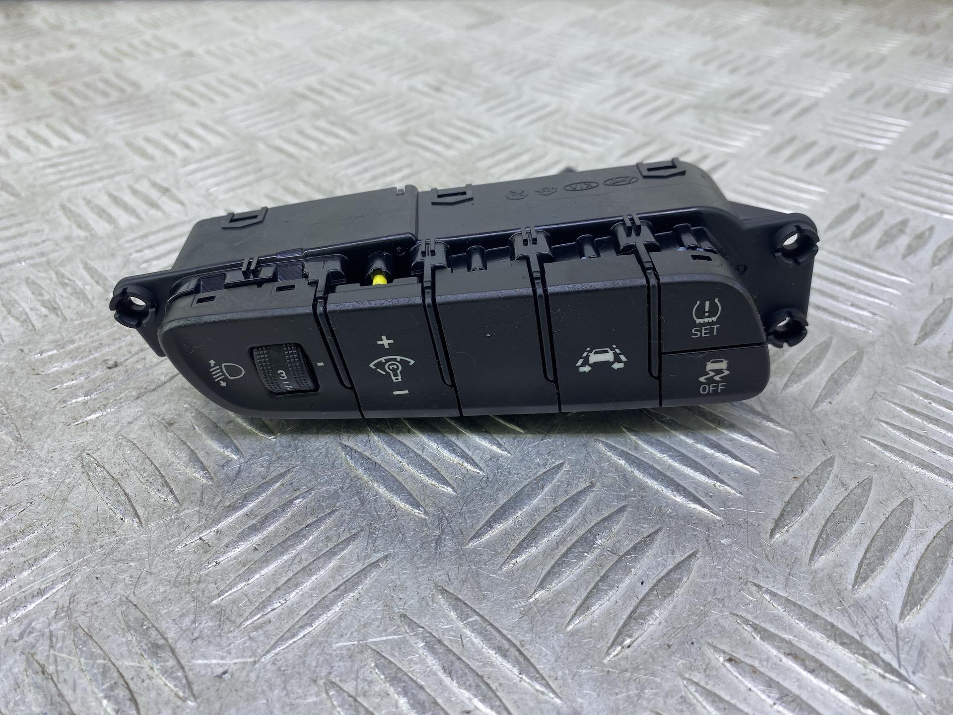 Блок кнопок Hyundai i30 3 рест. (2018 - 2020) 93701G4AF0