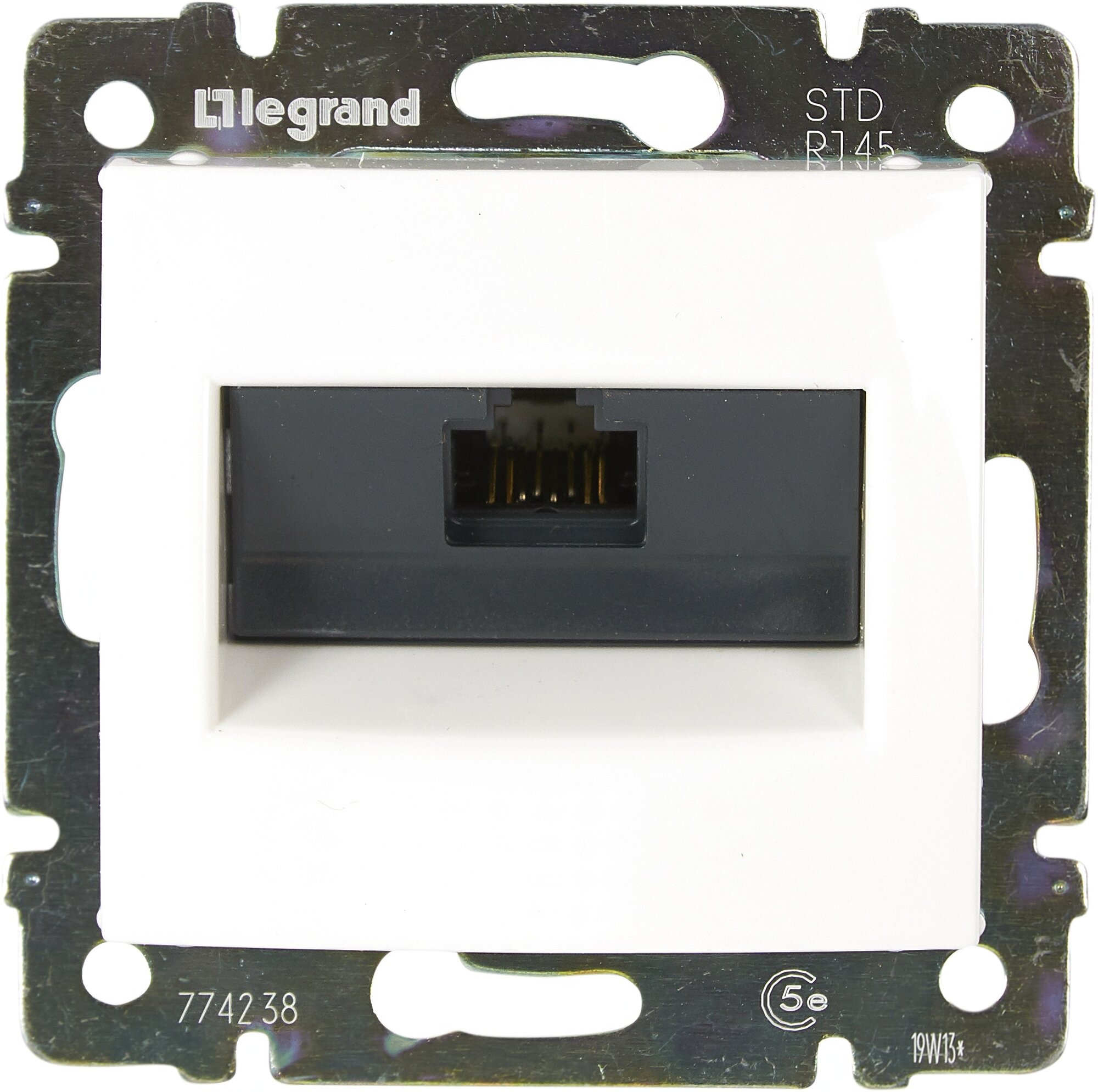Розетка компьютерная RJ45 категория 5e UTP - Legrand Valena - с захватами - белый