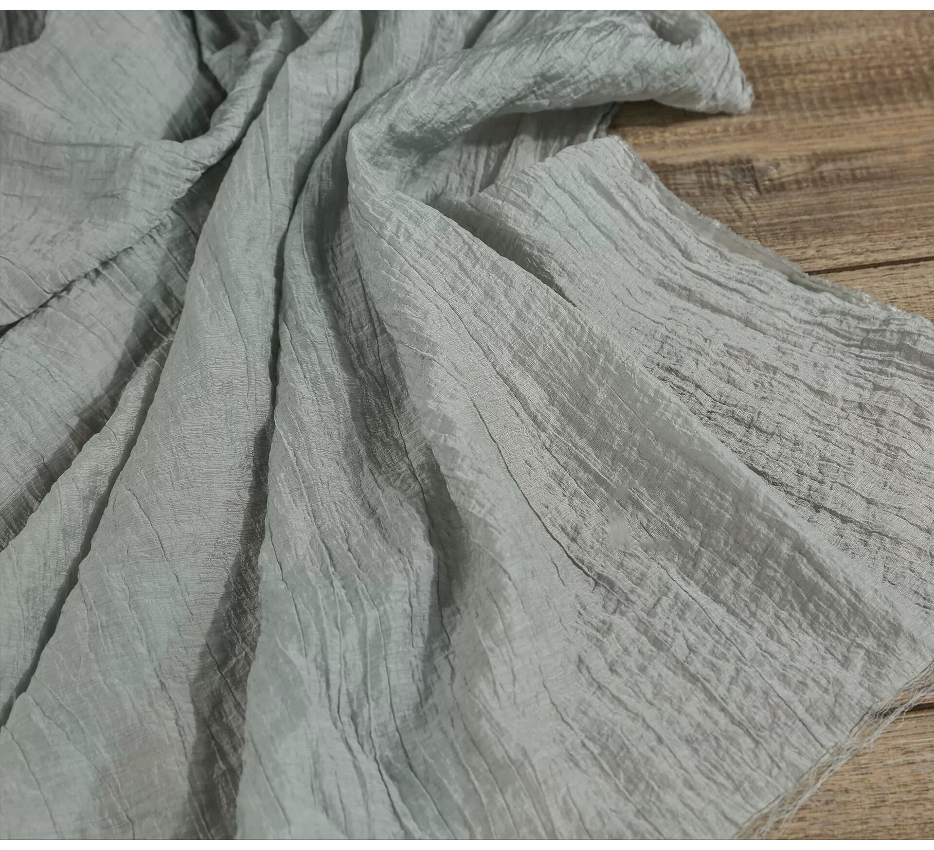 Темно-коричневая ткань из вискозы и хлопка с рельефной текстурой и мягким драпированием, плиссированная основа для