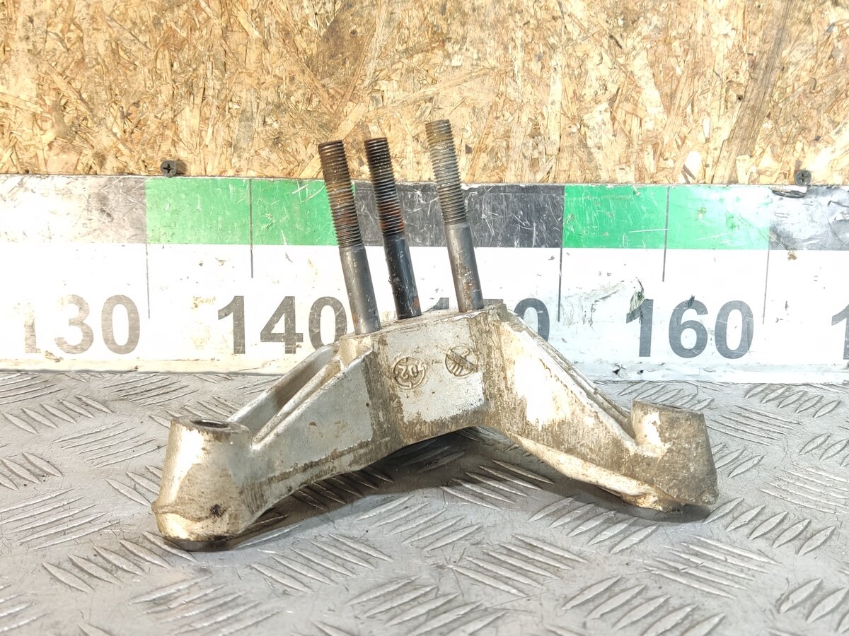 Кронштейн кпп MITSUBISHI Space Star 1998-2004 MR222150