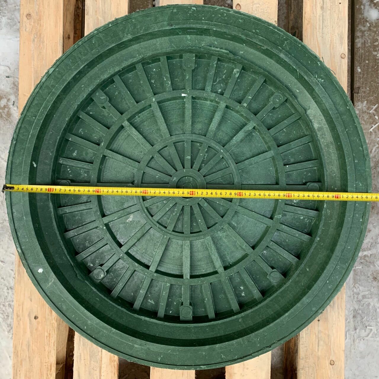 Люк для колодца усиленный, цвет - зеленый (в пешеходную зону)