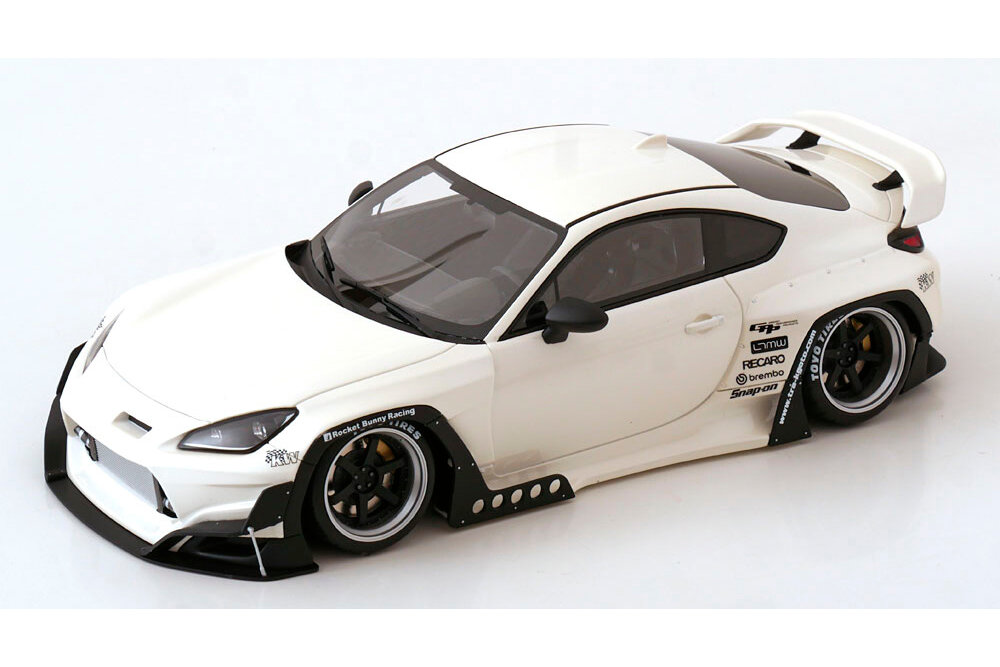 Модель коллекционная GT SPIRIT Toyota GR86 pandem 2023 white metallic