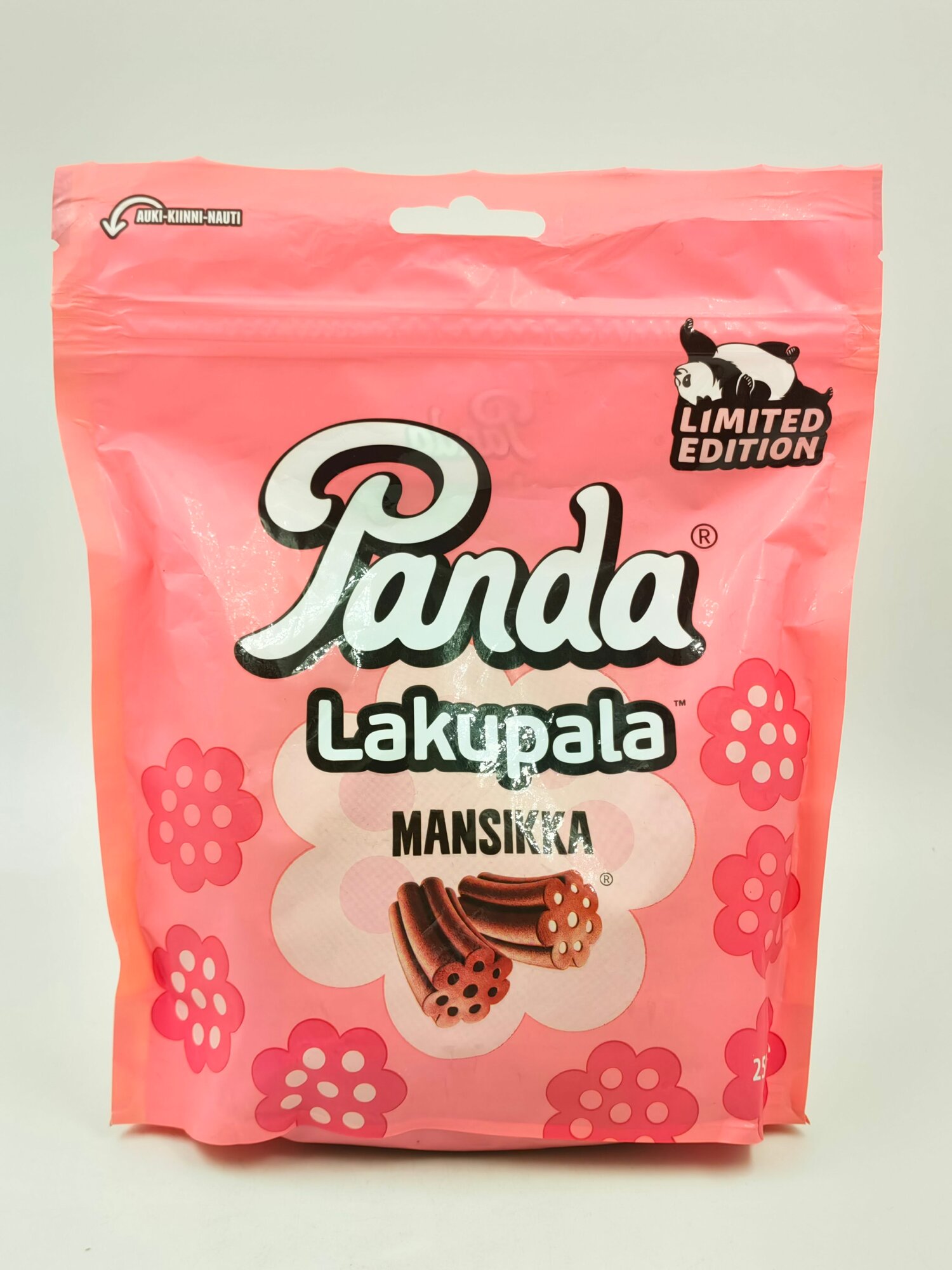 Panda Lakupala Strawberry клубничная лакрица с клубничной начинкой 250 г (из Финляндии)