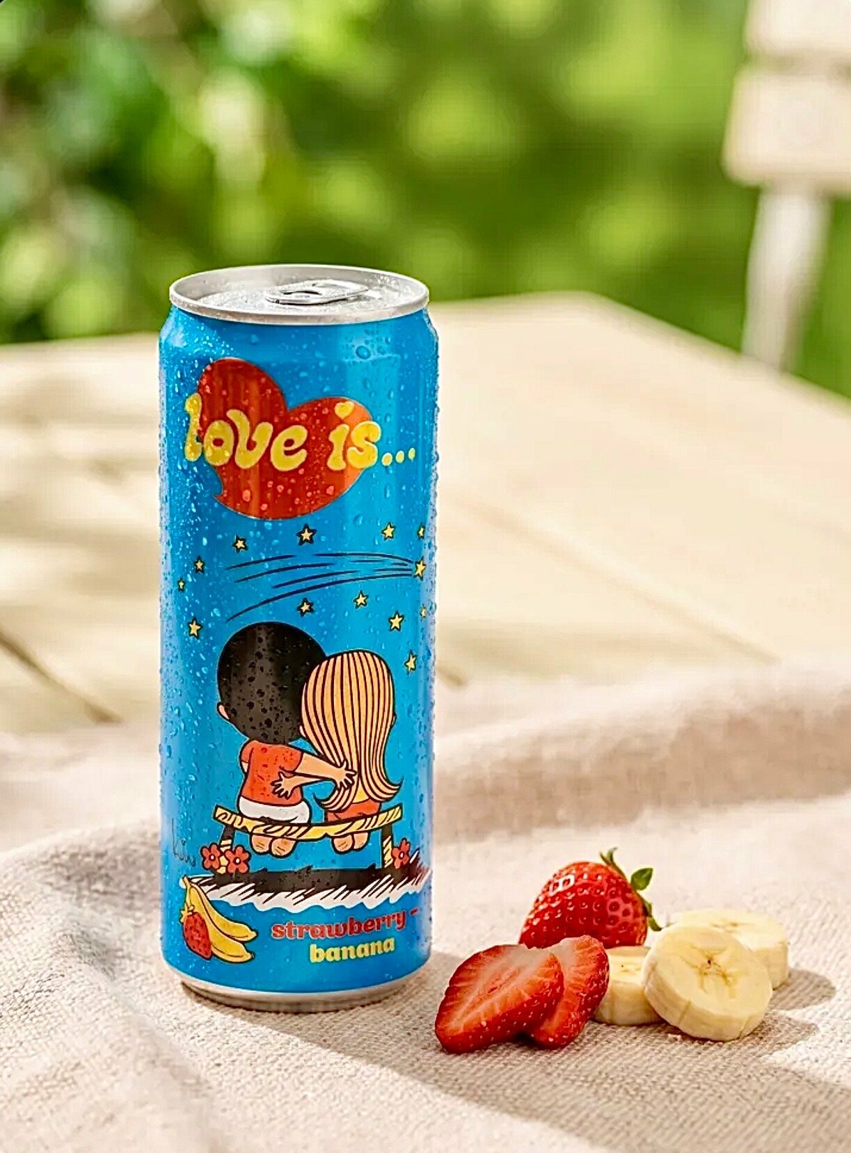 Газированный напиток LOVE IS Strawberry-Banana (Клубника-Банан), 330 мл х 1 шт.