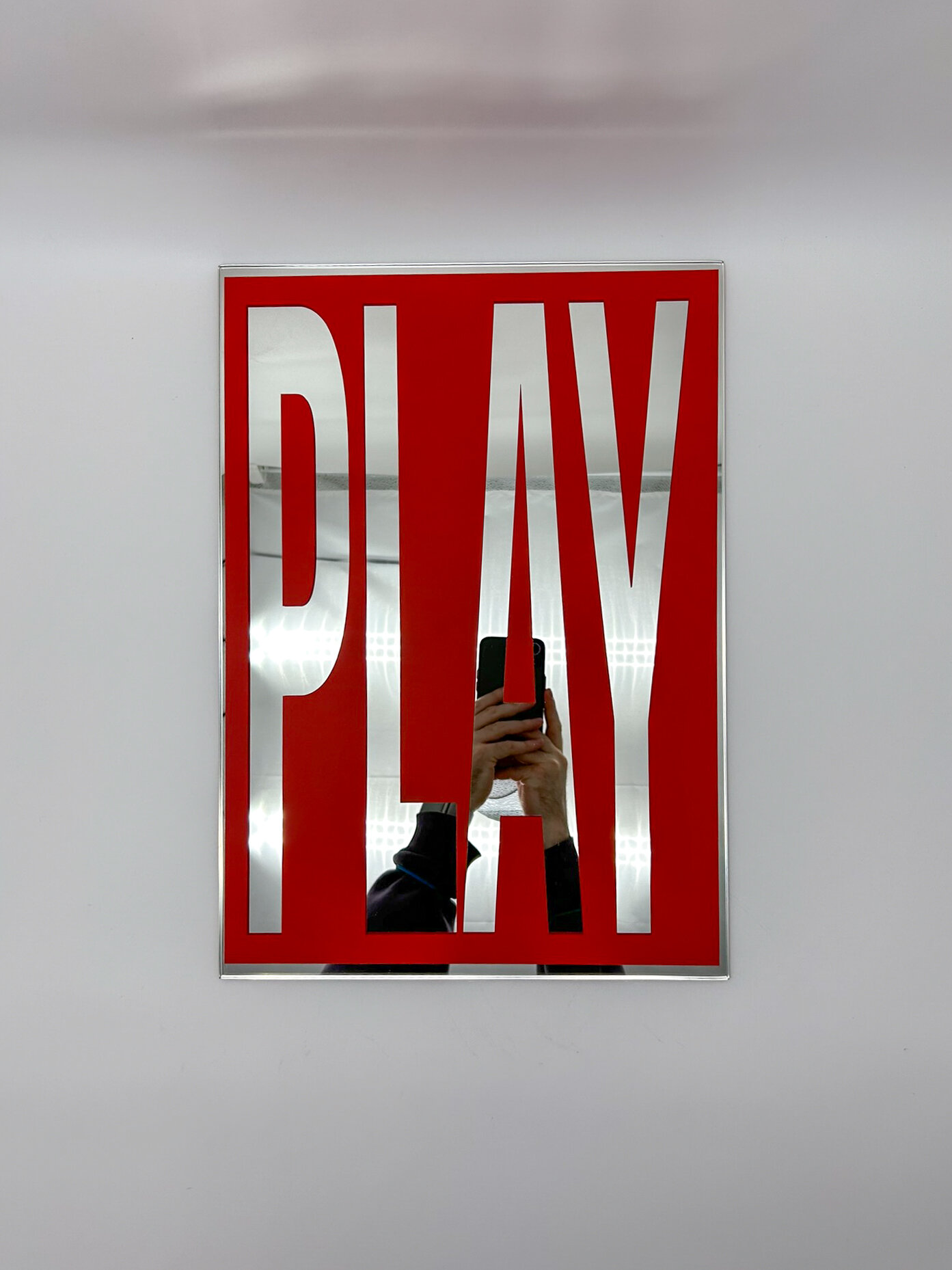 Зеркало интерьерное с графикой PLAY, формат А3, размер 30×42 см, цвет красный, бренд Zrcatko
