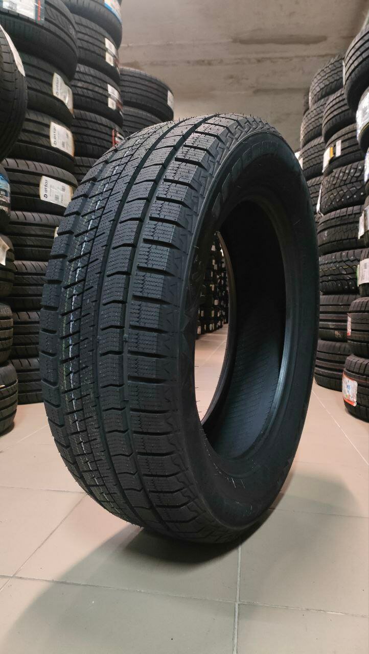 215/65R16 Tracmax X-Privilo S360 102T XL (2026 год) нешипованные