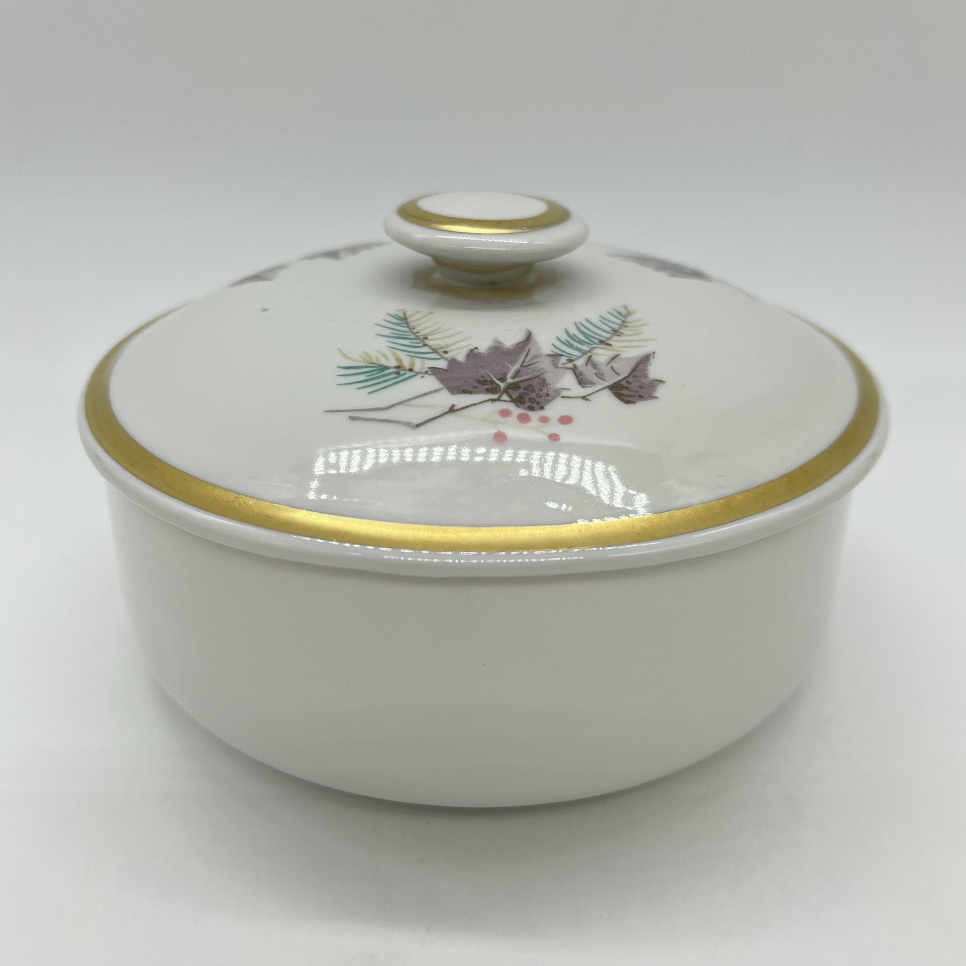 Шкатулка, украшенная растительным декором, Carl Alberti, фарфор, деколь, золочение