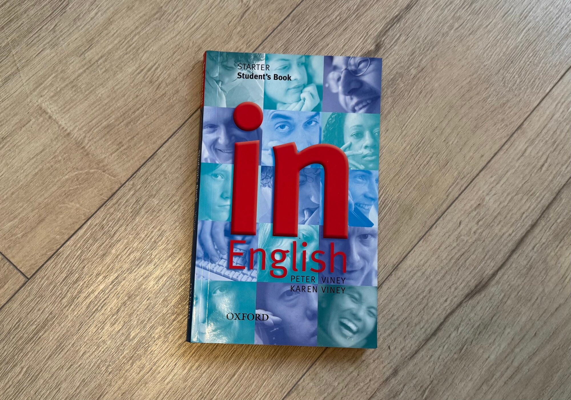 In English. STARTER Students Book