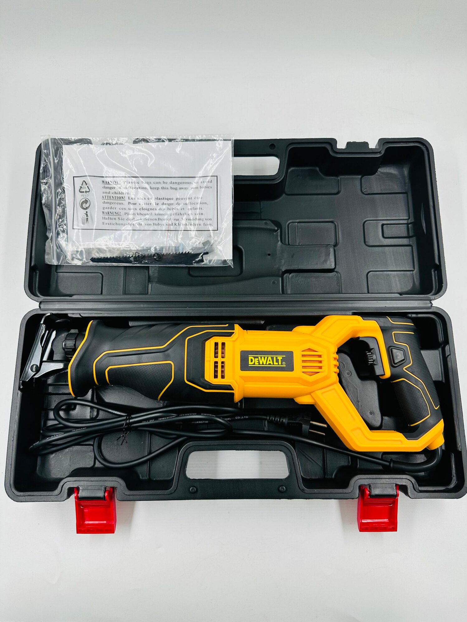 Сабельная пила электрическая DeWalt 1650V в кейсе; Сабельная пила сетевая