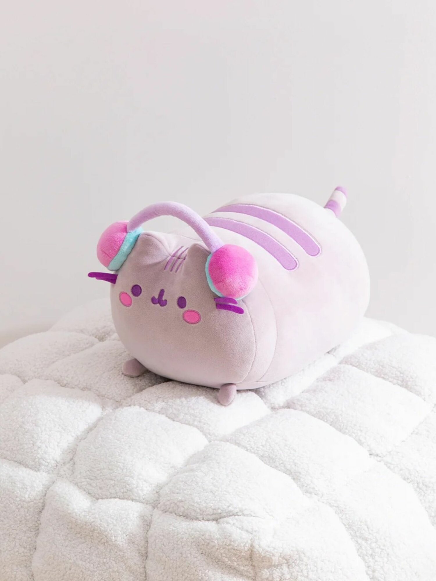 Мягкая игрушка Кот Пушин в наушниках (Pusheen Cat) 15х27 см