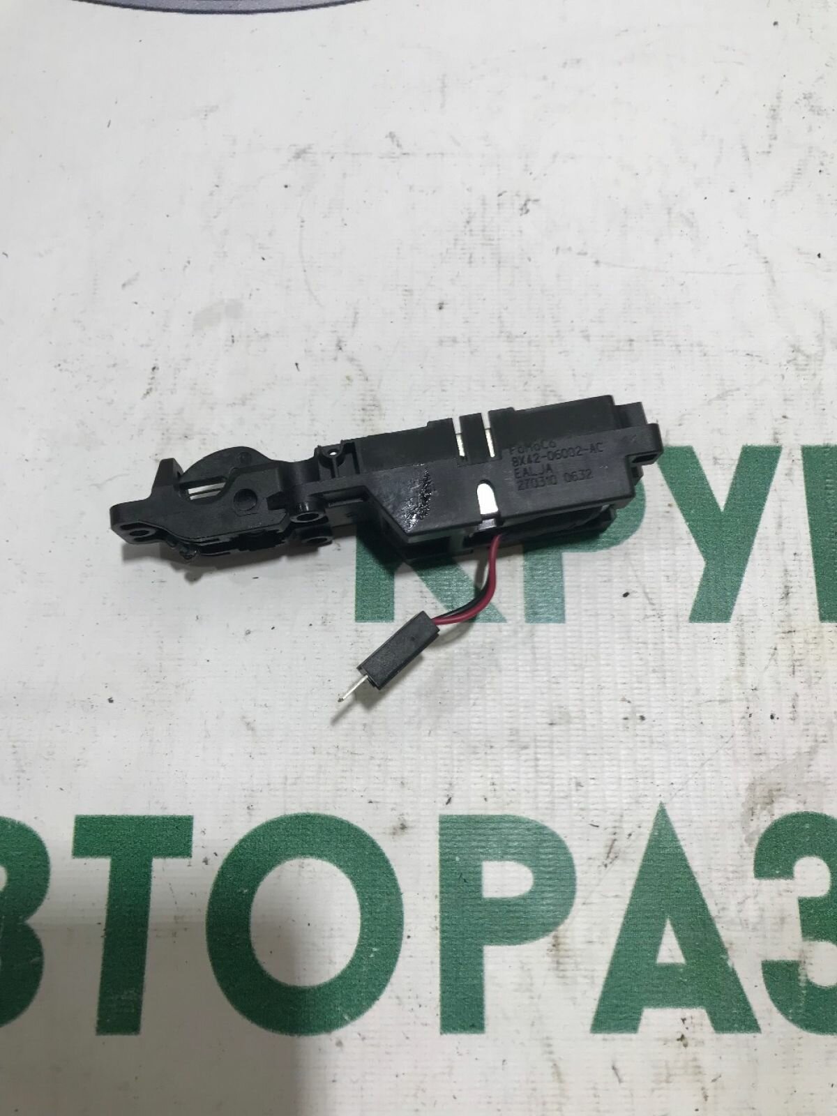 Замок бардачка Land Rover Range Rover III рестайлинг 2 (2009—2012) 8X4206002AC