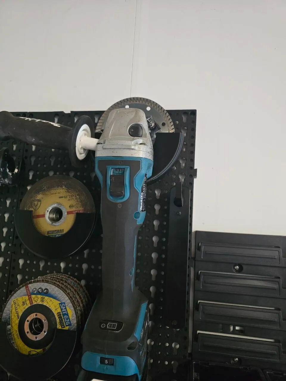 Настенное крепление, для стены Makita DGA511Z, 3DOPRU арт. MK-671116