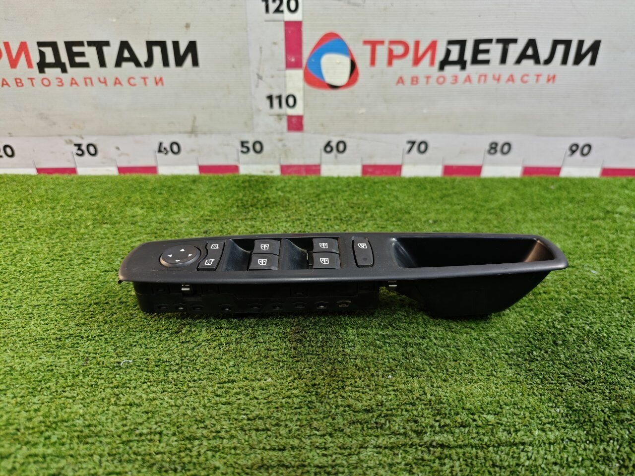 Блок управления стеклоподъемниками Renault Megane 1.5 K9KF830 2009 перед. лев. (б/у)