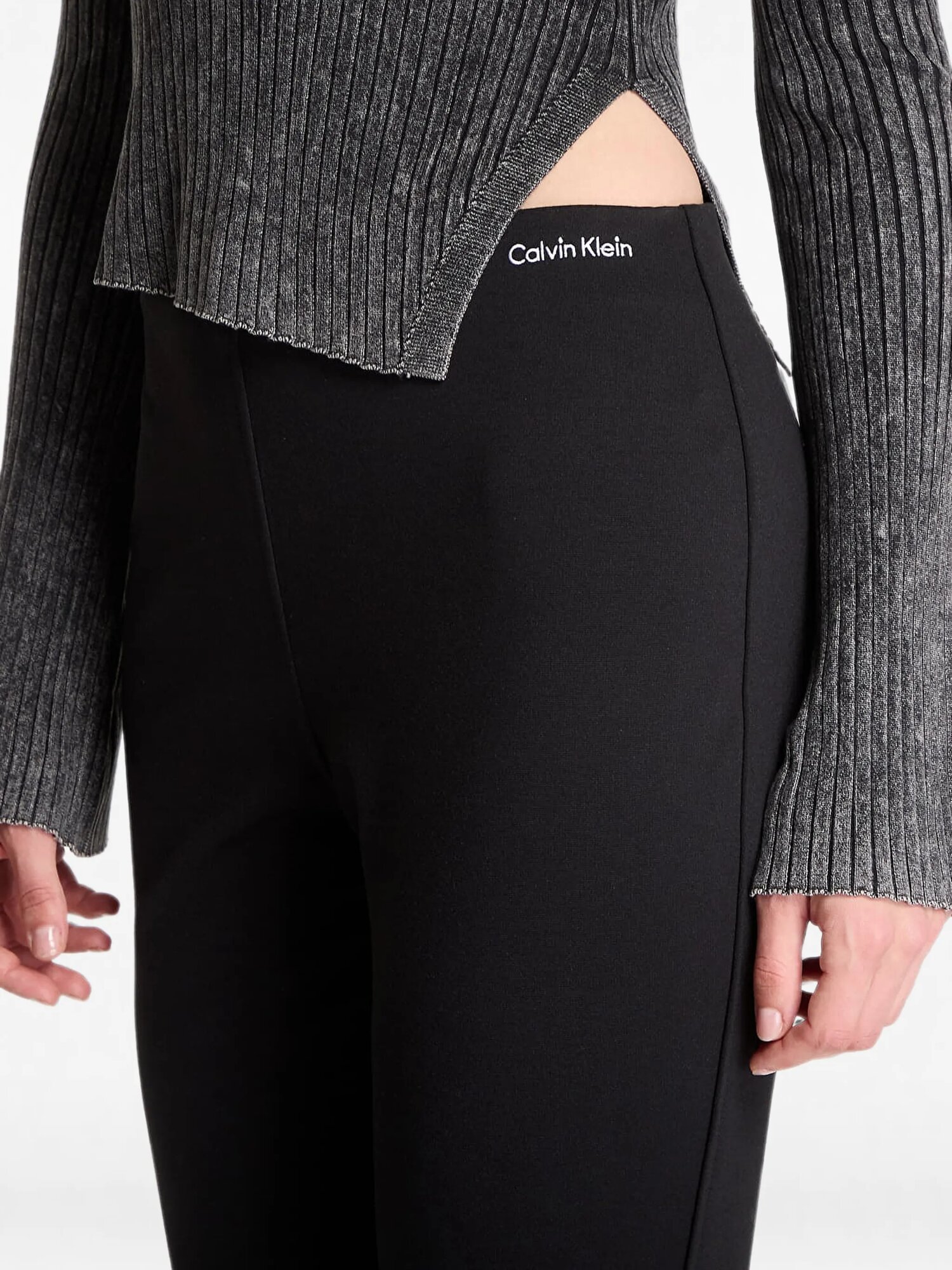 Брюки CALVIN KLEIN Logo-print flared tailored trousers, размер 40 EU, черный — фото 1