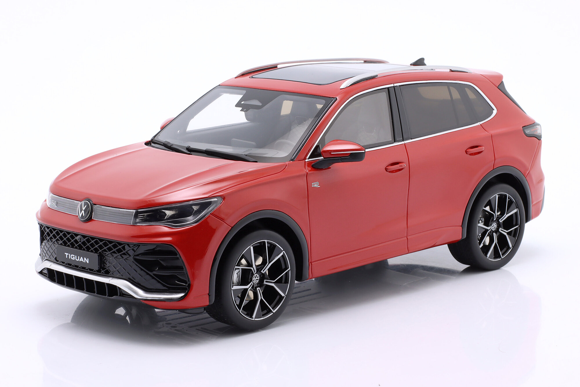 Модель коллекционная Otto Vw tiguan e tsi r-line 2024 red