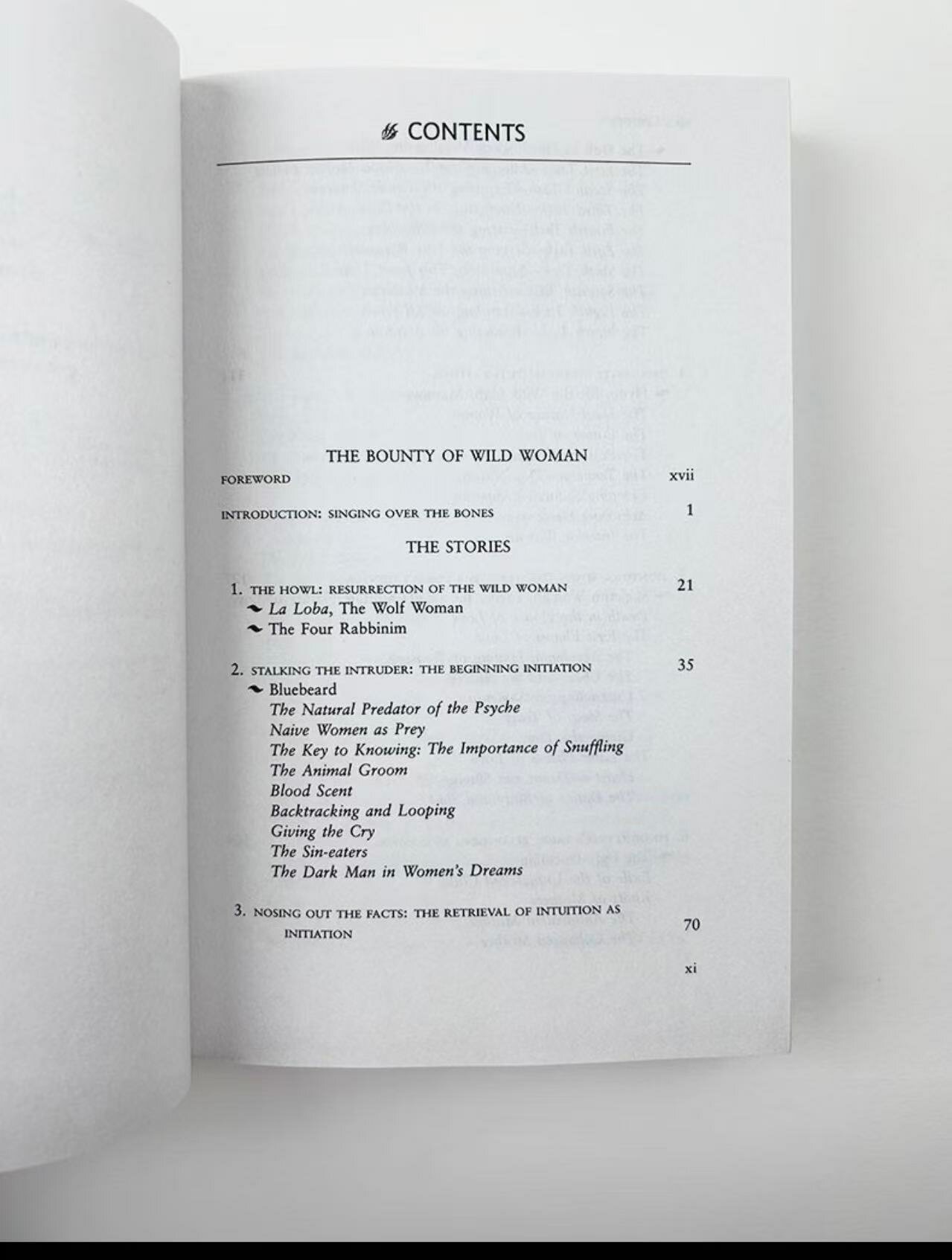 Импортная книга Women Who Run With The Wolves на английском языке, автор Clarissa Pinkola Estés — фото 1