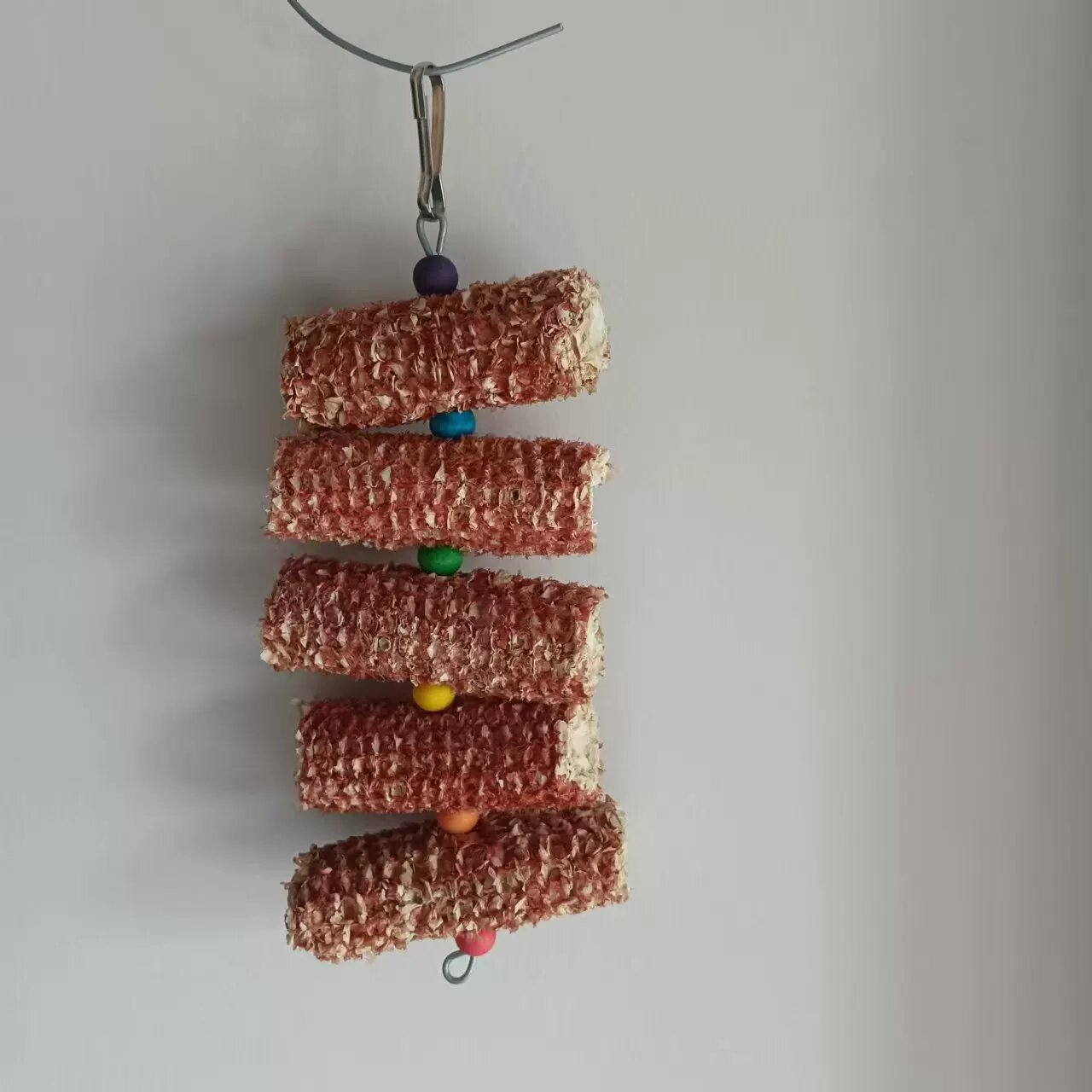 Игрушка из кукурузной кобки 20x6 см для птиц, безопасная для попугаев, способствует здоровью клюва и жевательной