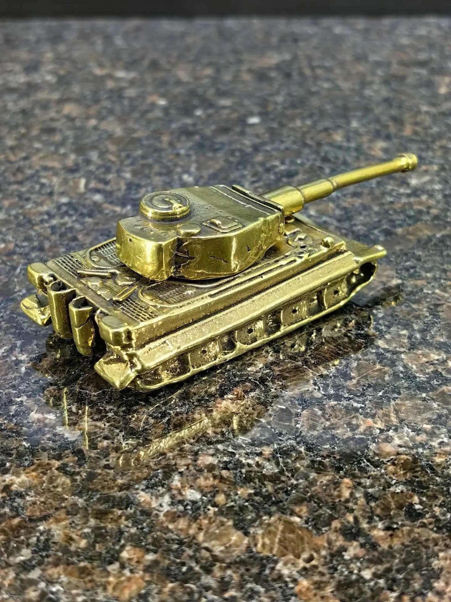 Модель танка тигр (Tiger) II 90х37х25 мм бронза
