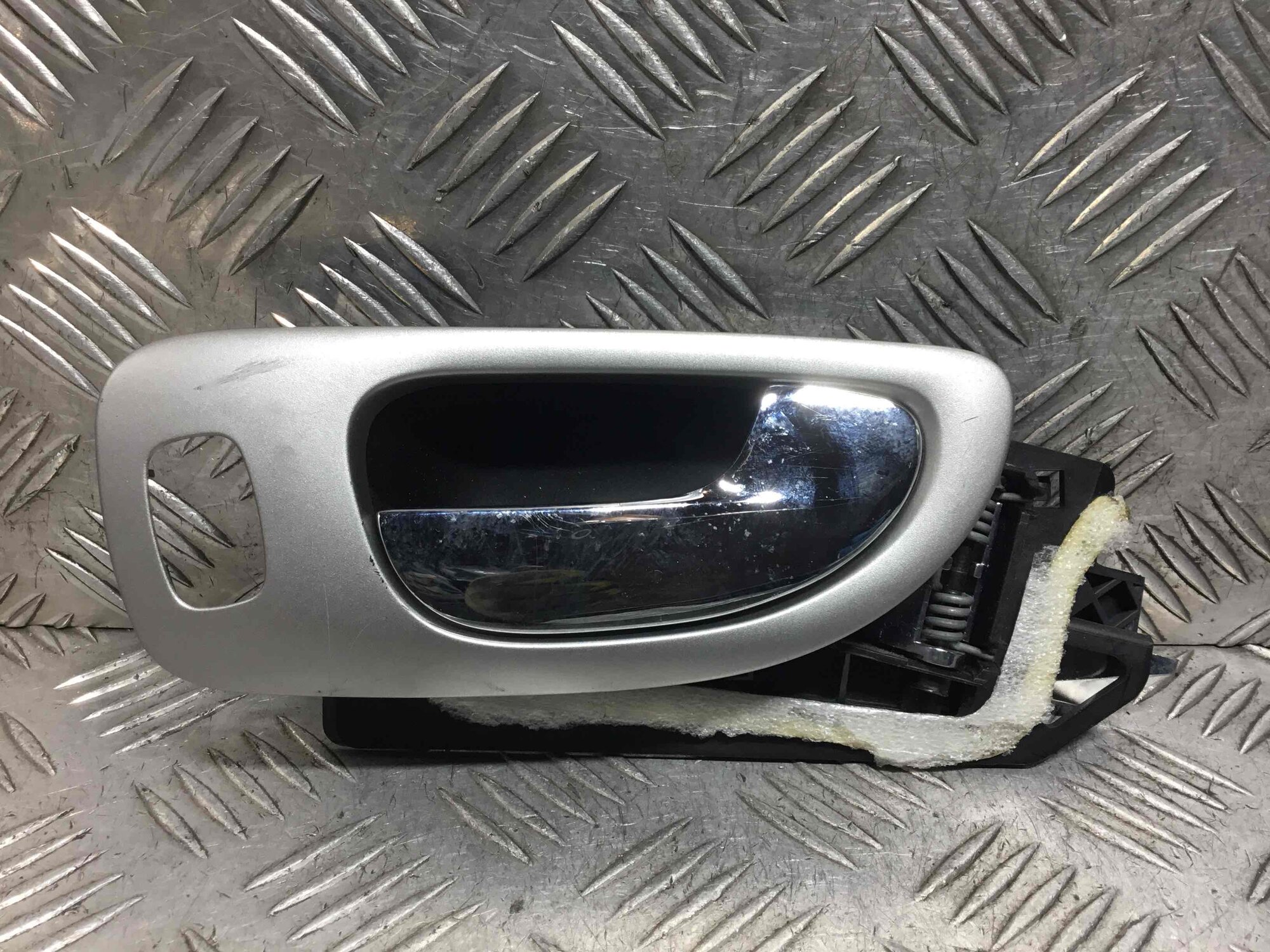 Б/У Ручка внутренняя задняя правая Peugeot 307 1 поколение (2001-2005) 2004 г.