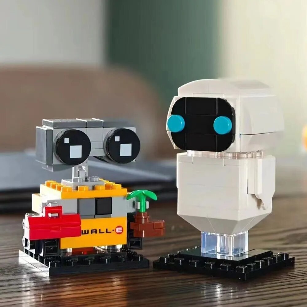 Набор фигурок Валли (6см) и Ева (10 см) из мультфильма WALL-E