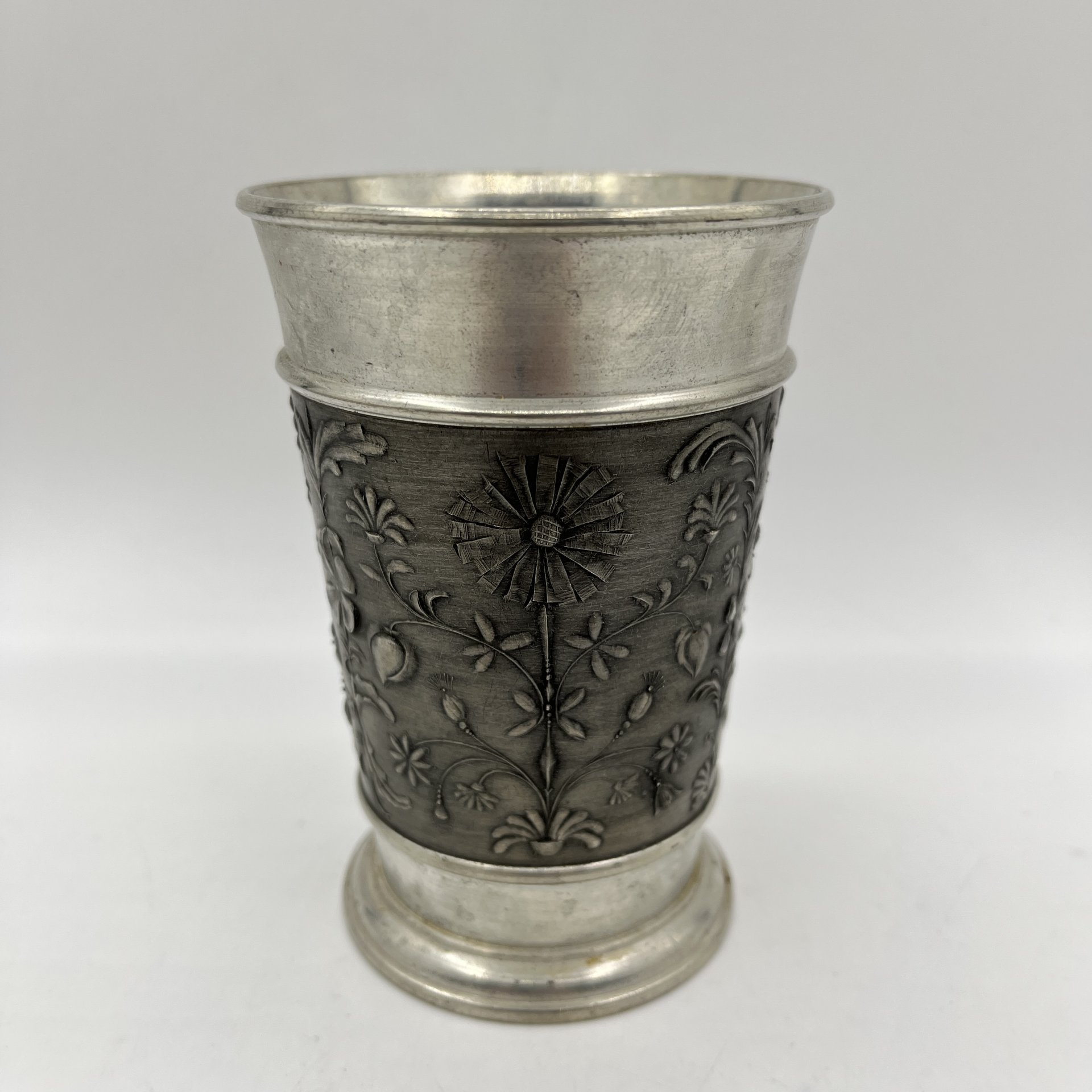 Стакан с цветочным декором, олово, Германия, 1980-1990 гг.