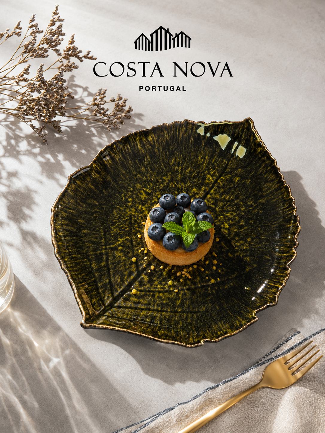 Тарелка, блюдо "лист" красный Costa Nova "Riviera Hydrangea leaf" 1 шт, 21.8x19.1х3.3 см. Профессиональная керамика.