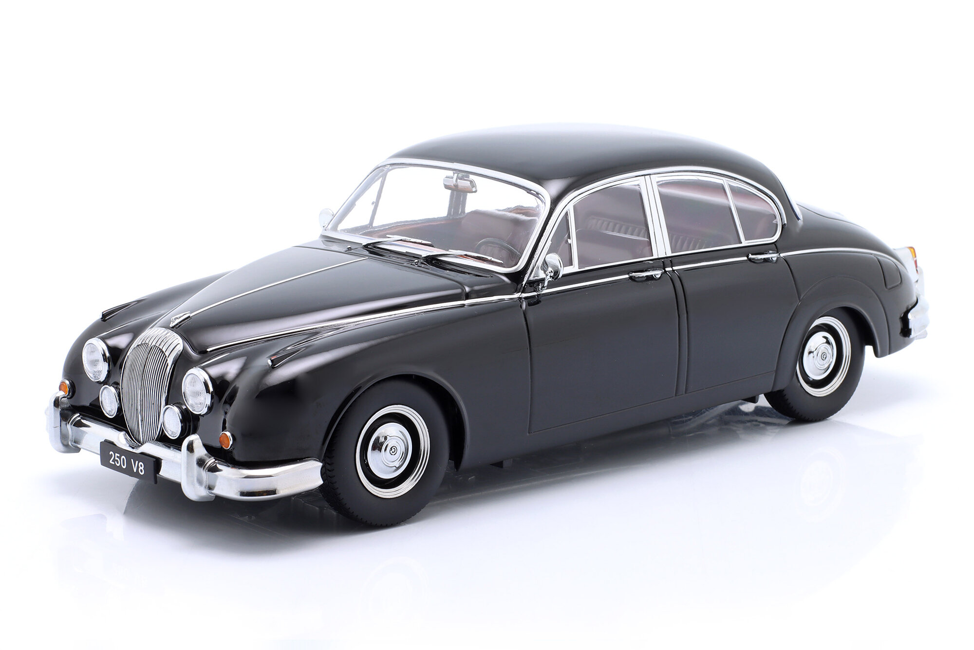 Модель коллекционная KK-SCALE Daimler 250 V8 lhd 1962 black