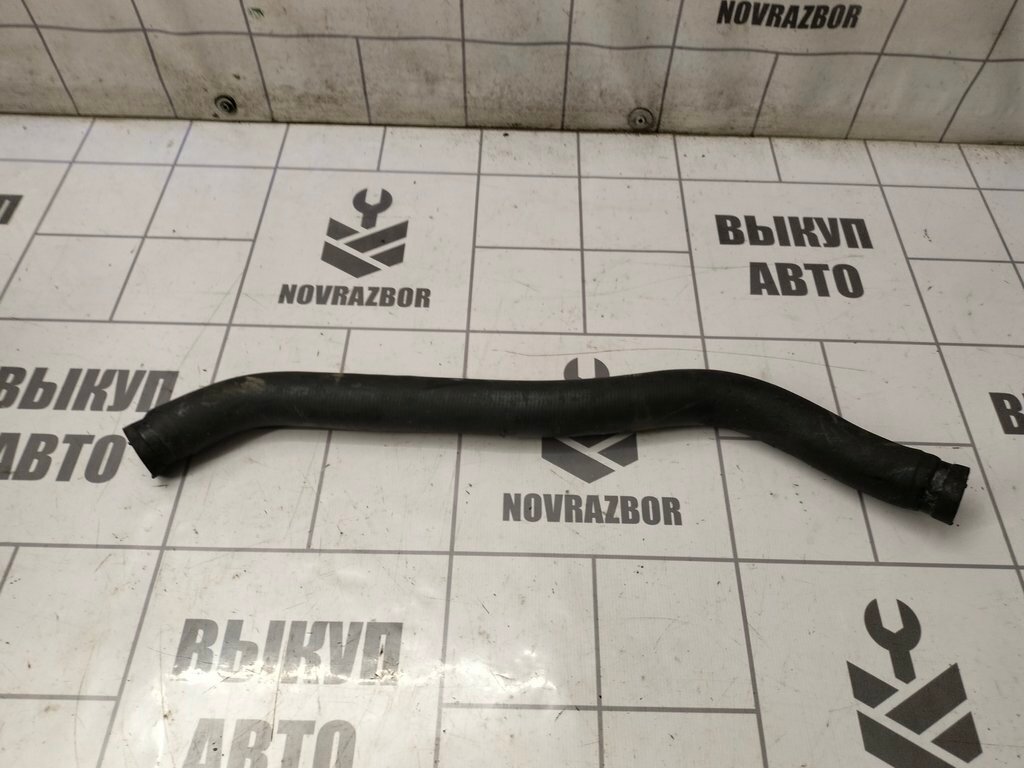 Патрубок радиатора Audi 80 90 B3 86-91