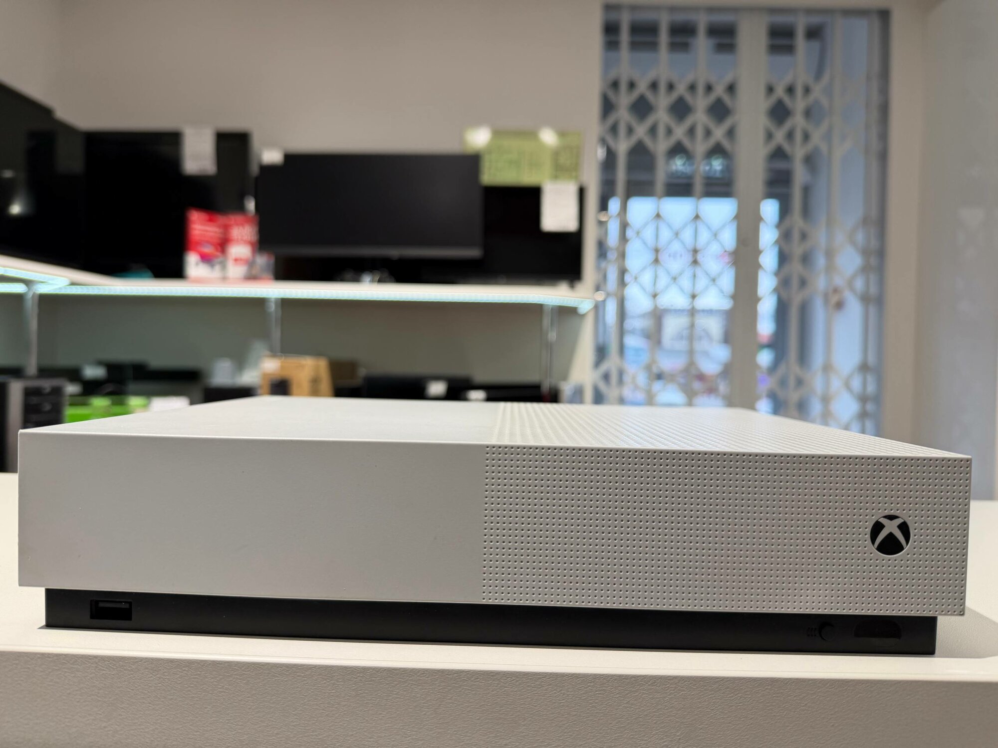 Игровая приставка XBOX One S 1 Tb Digital Edittion — фото 1