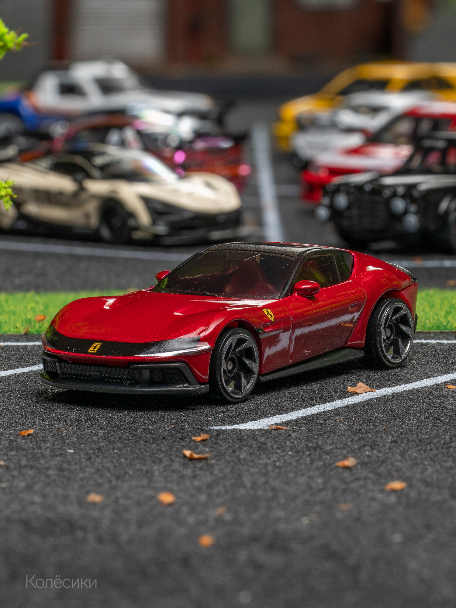 Машинка Hot Wheels Ferrari 12Cilindri