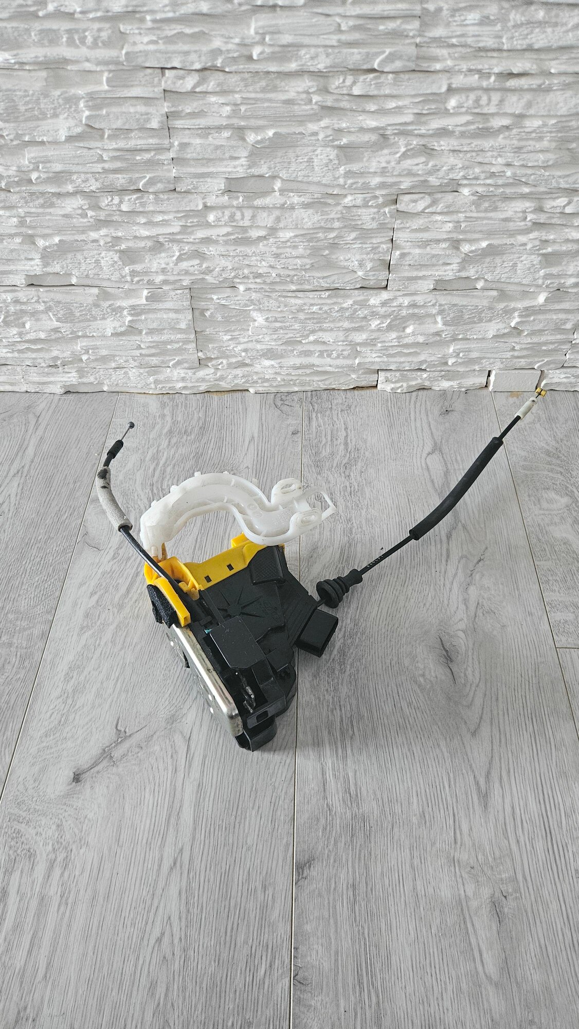 Замок двери передней левой Kia Ceed JD