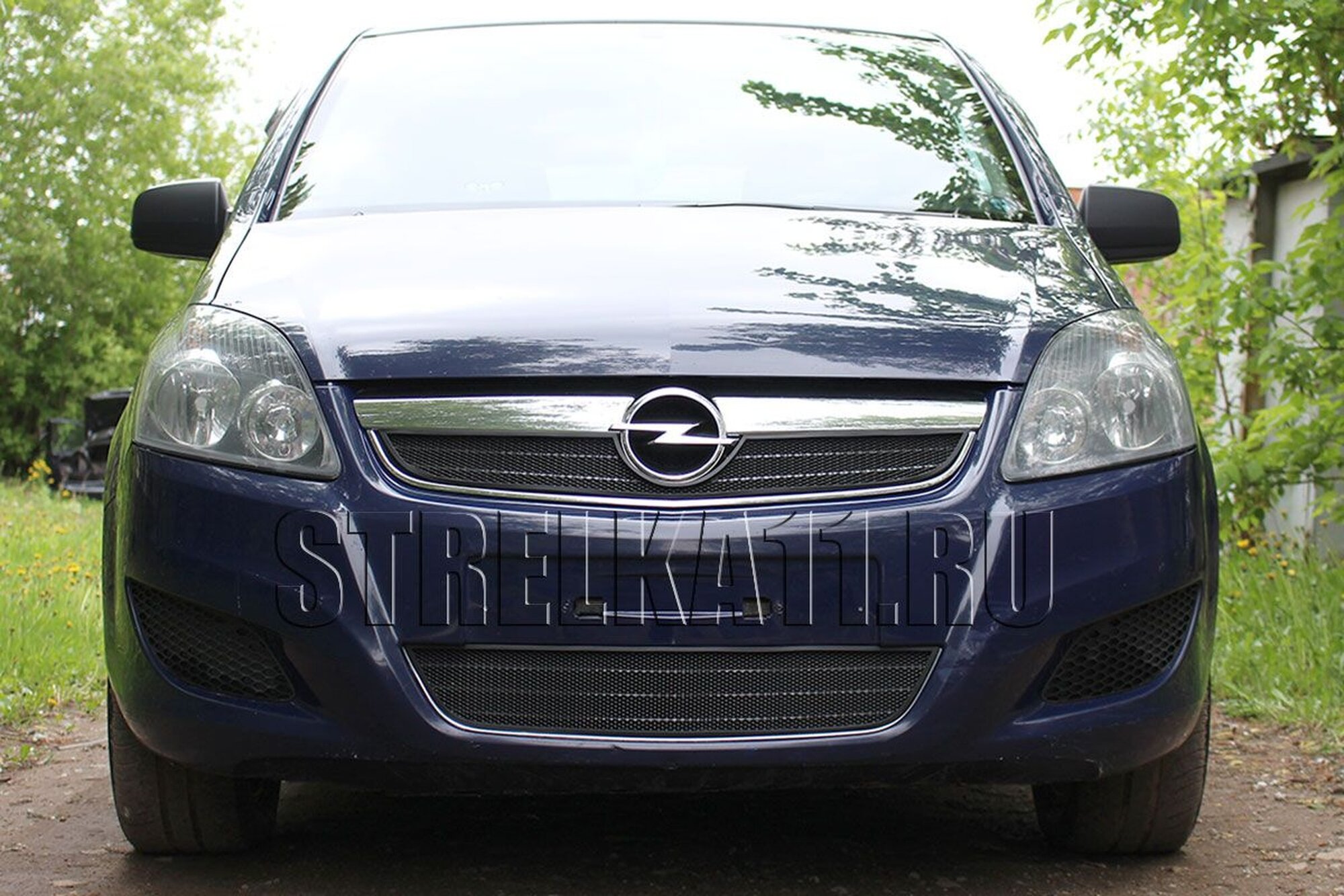 Защитная сетка радиатора с окантовкой и защелками для Opel Zafira B рестайлинг 2008-2012, 2шт
