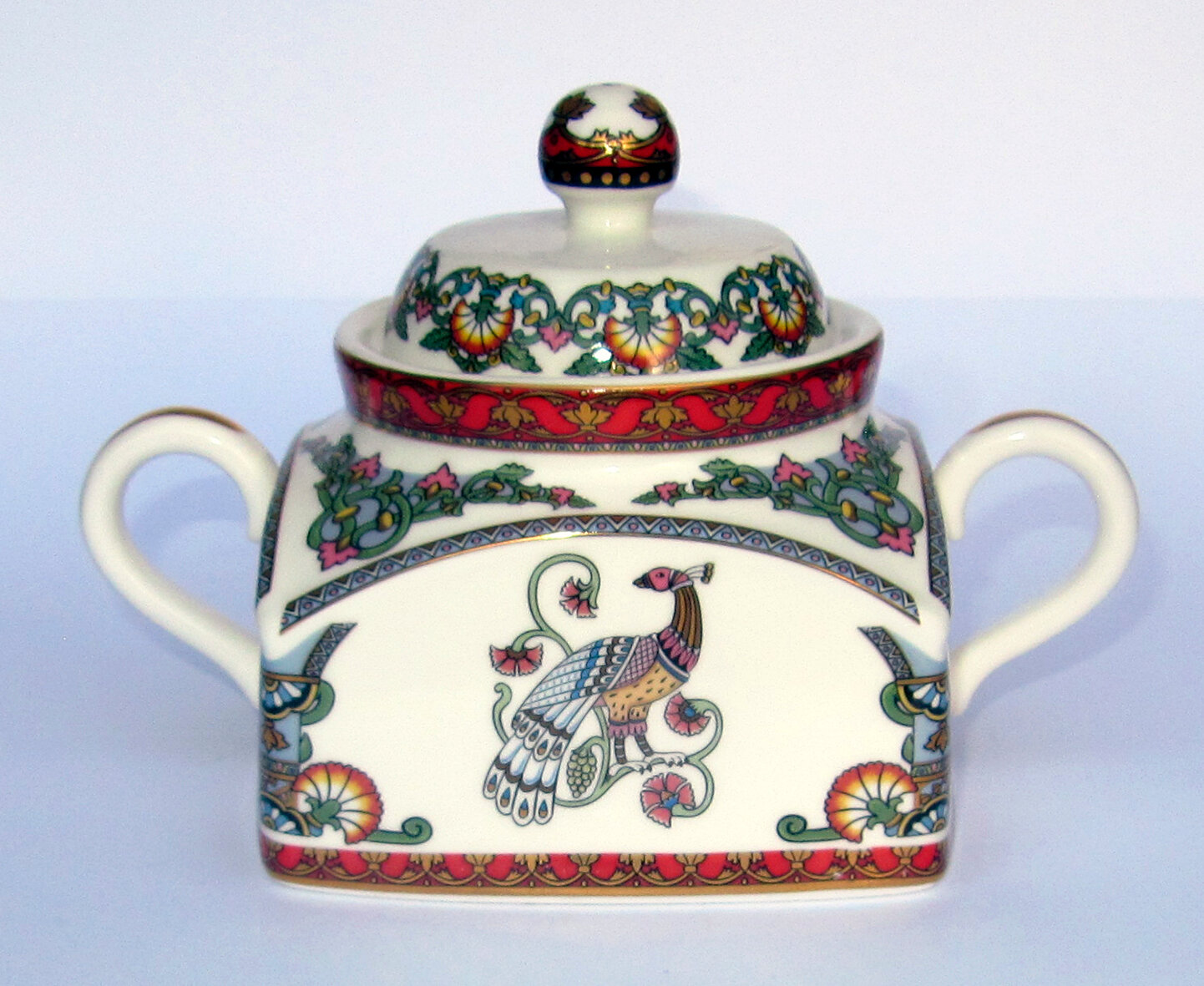 Сахарница фарфоровая (былинные птицы). Сделано в России.