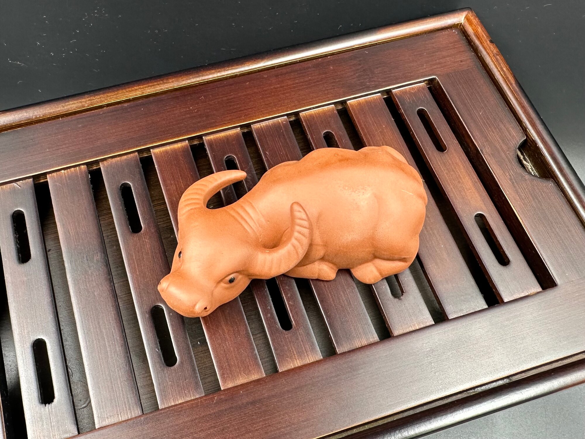 Чайная фигурка из глины "Буйвол" 11,5*6*3см, цвет светло-коричневый